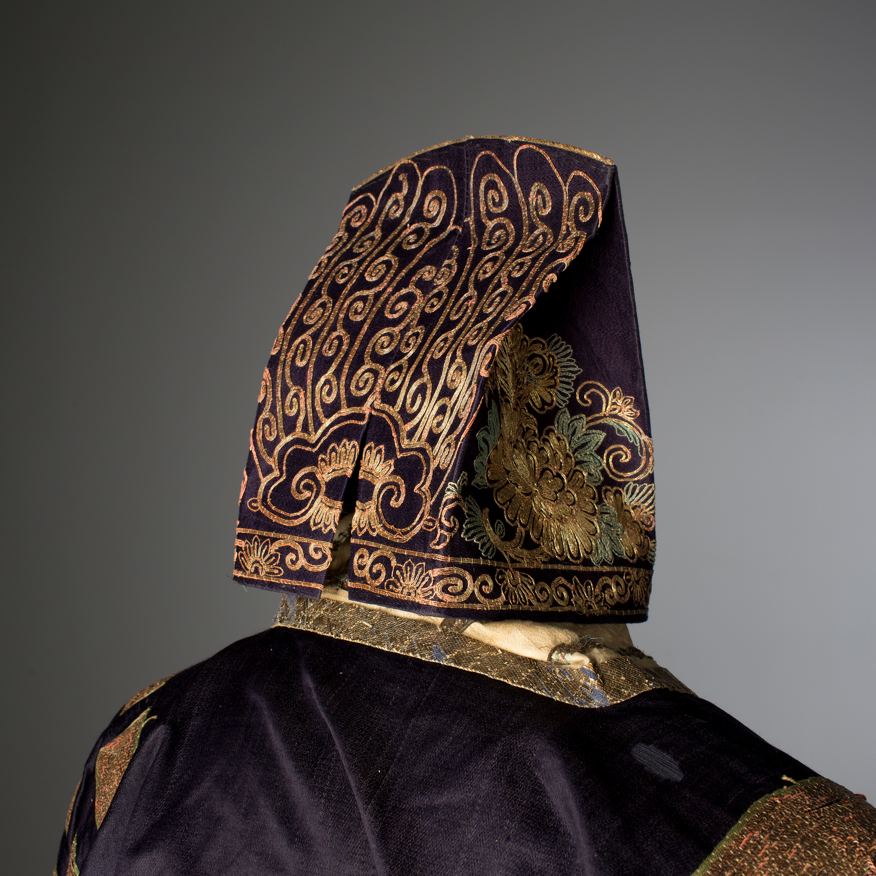 A purple silk taoist priest robe. Late Qing dynasty. - Bukowskis