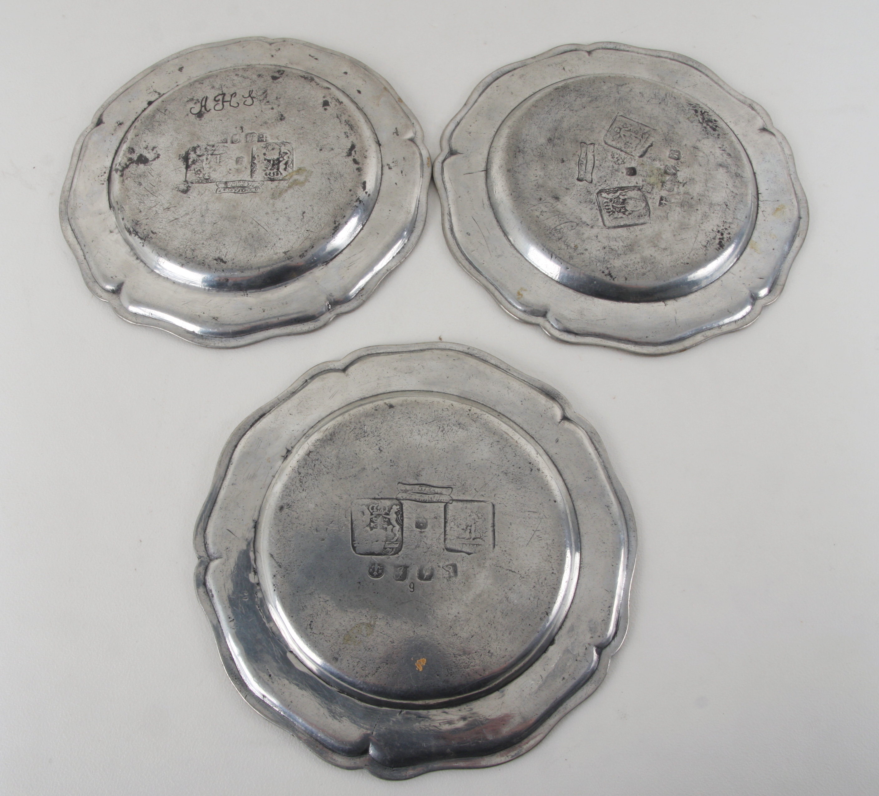 TALLRIKAR, 3 st, tenn, rokoko, Johan Gustaf Ryman, Stockholm (1761-97 ...