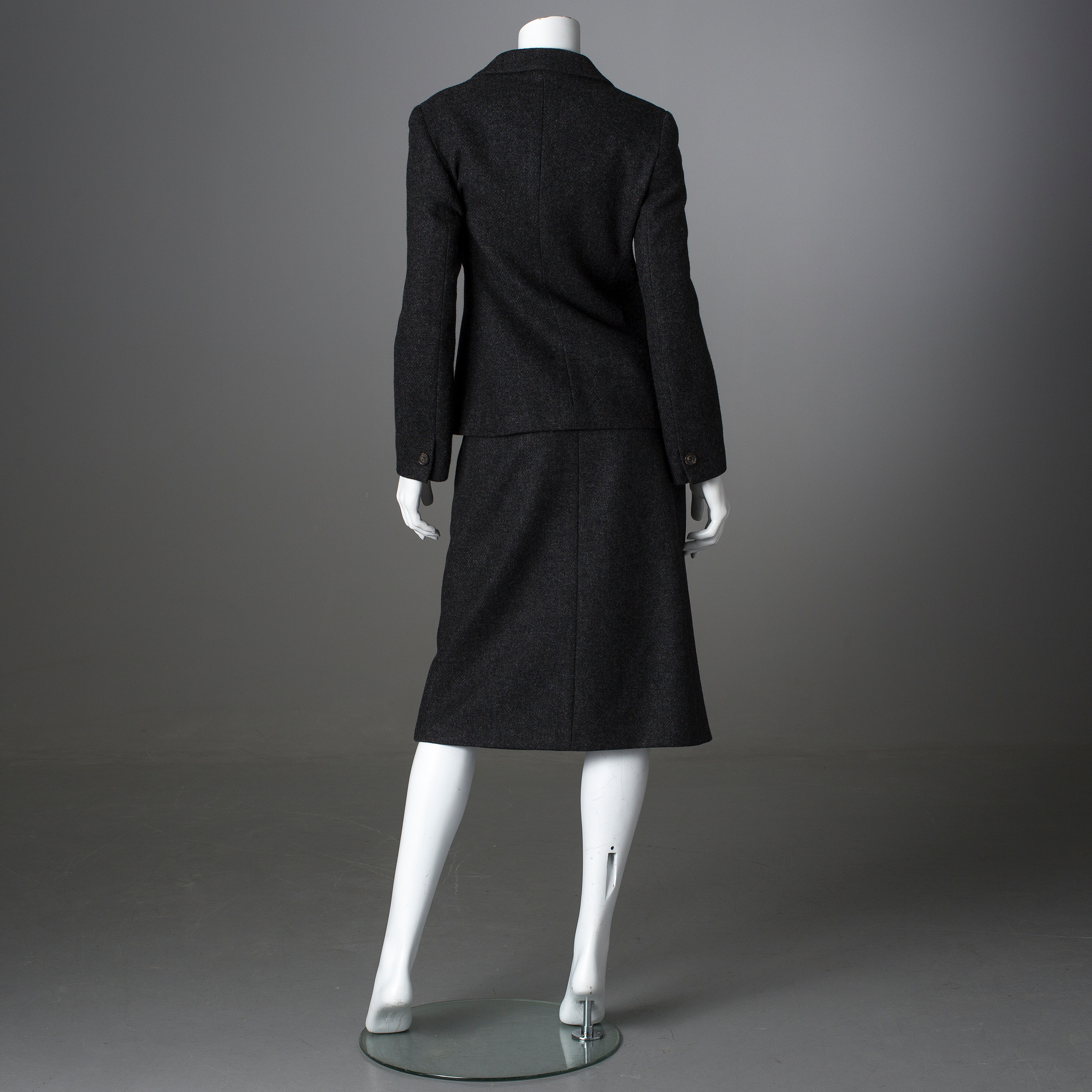 A grey wool Weekend by Max Mara two piece suit. - Bukowskis