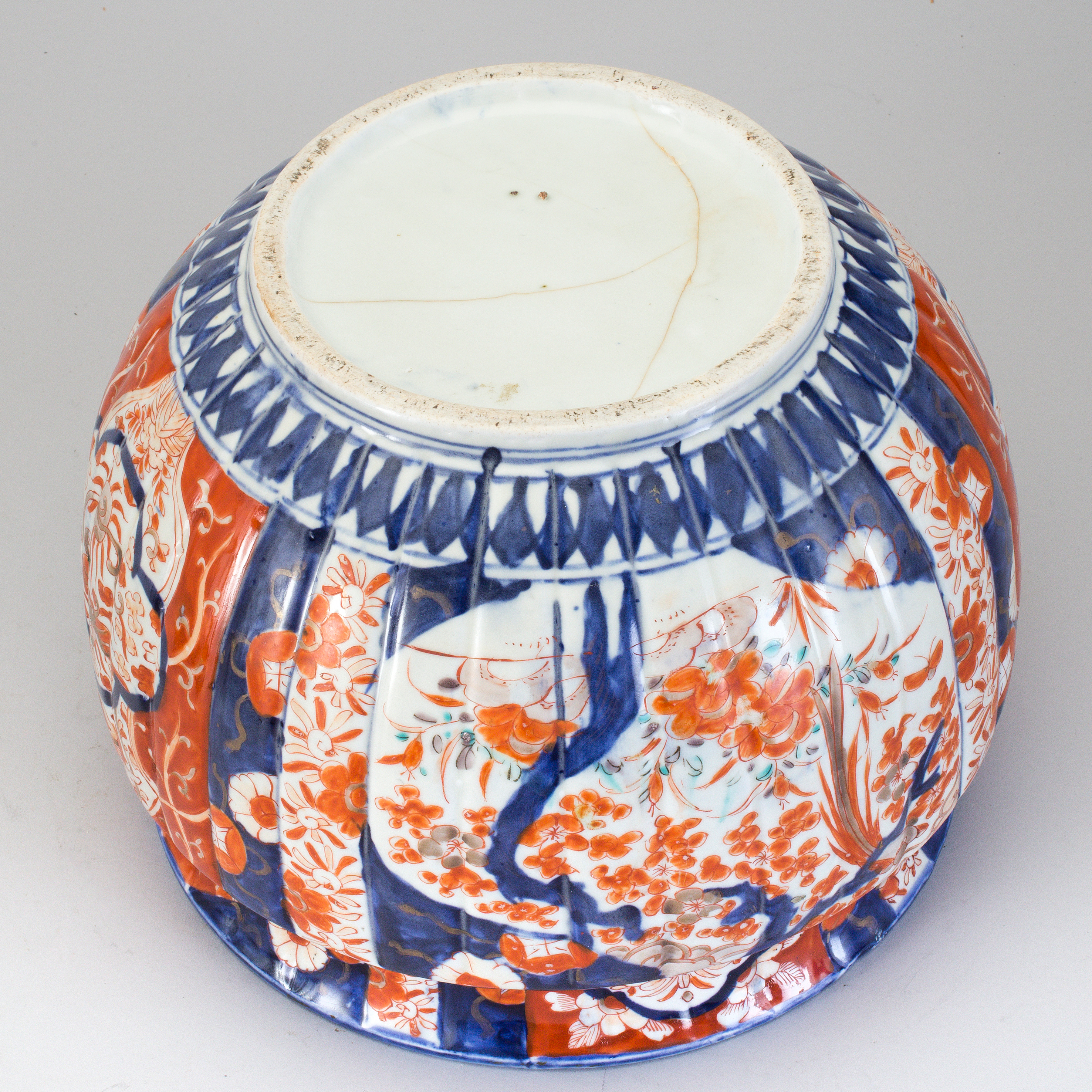 A japanese imari flower pot Meiji(1868-1912). - Bukowskis