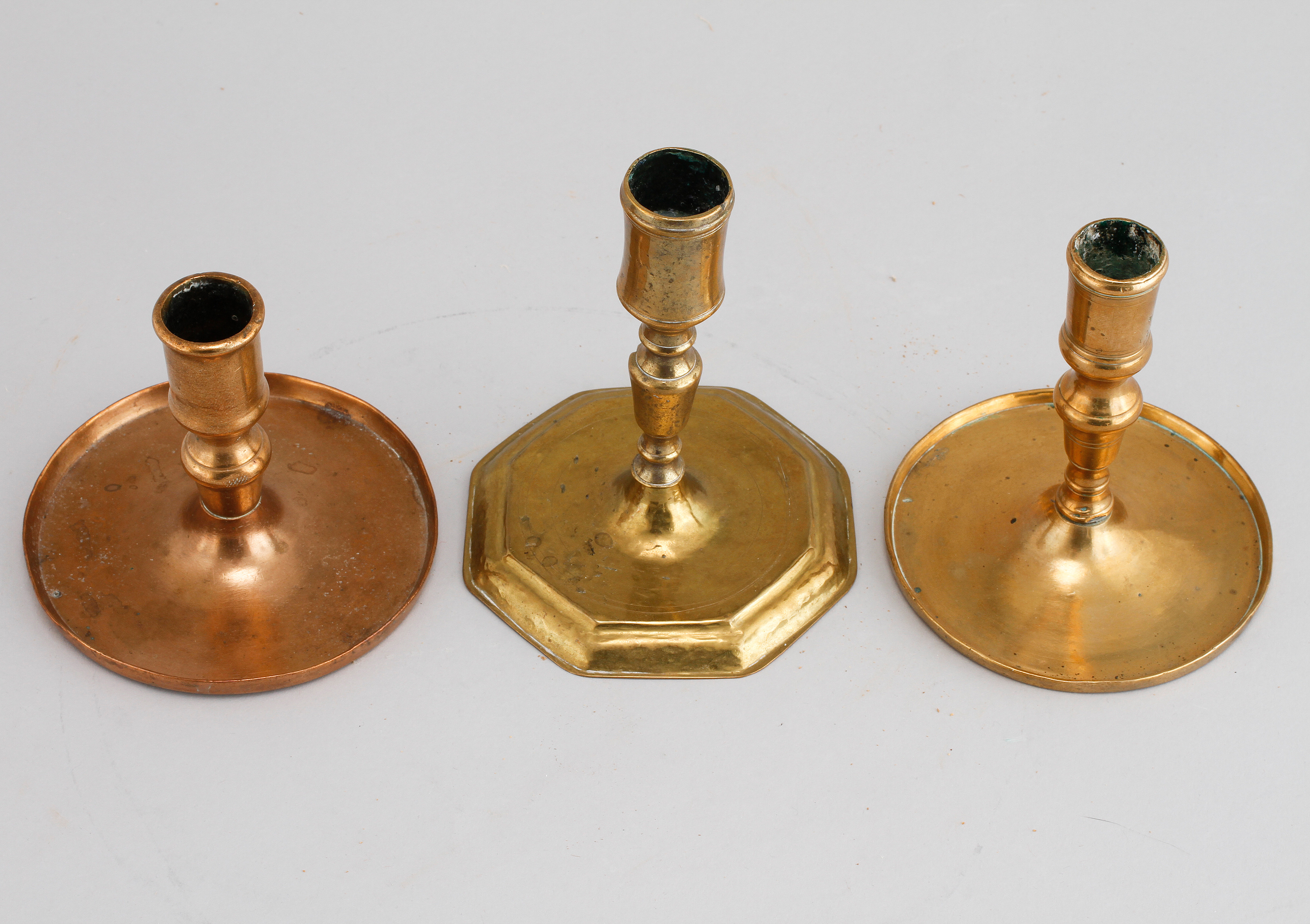 Three candlesticks made of brass from the 18th century. - Bukowskis