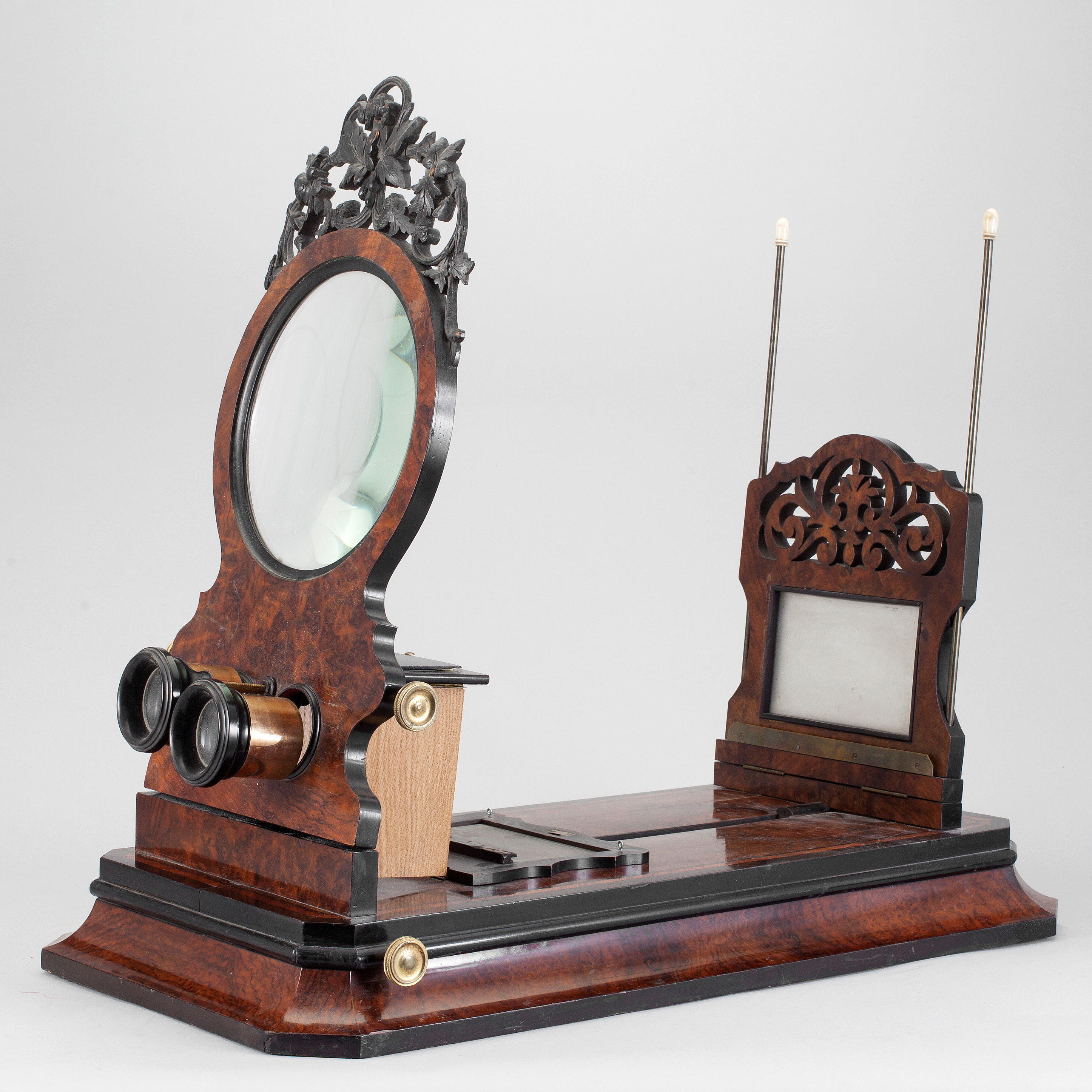 A table mounted stereoscope ca 1900. - Bukowskis