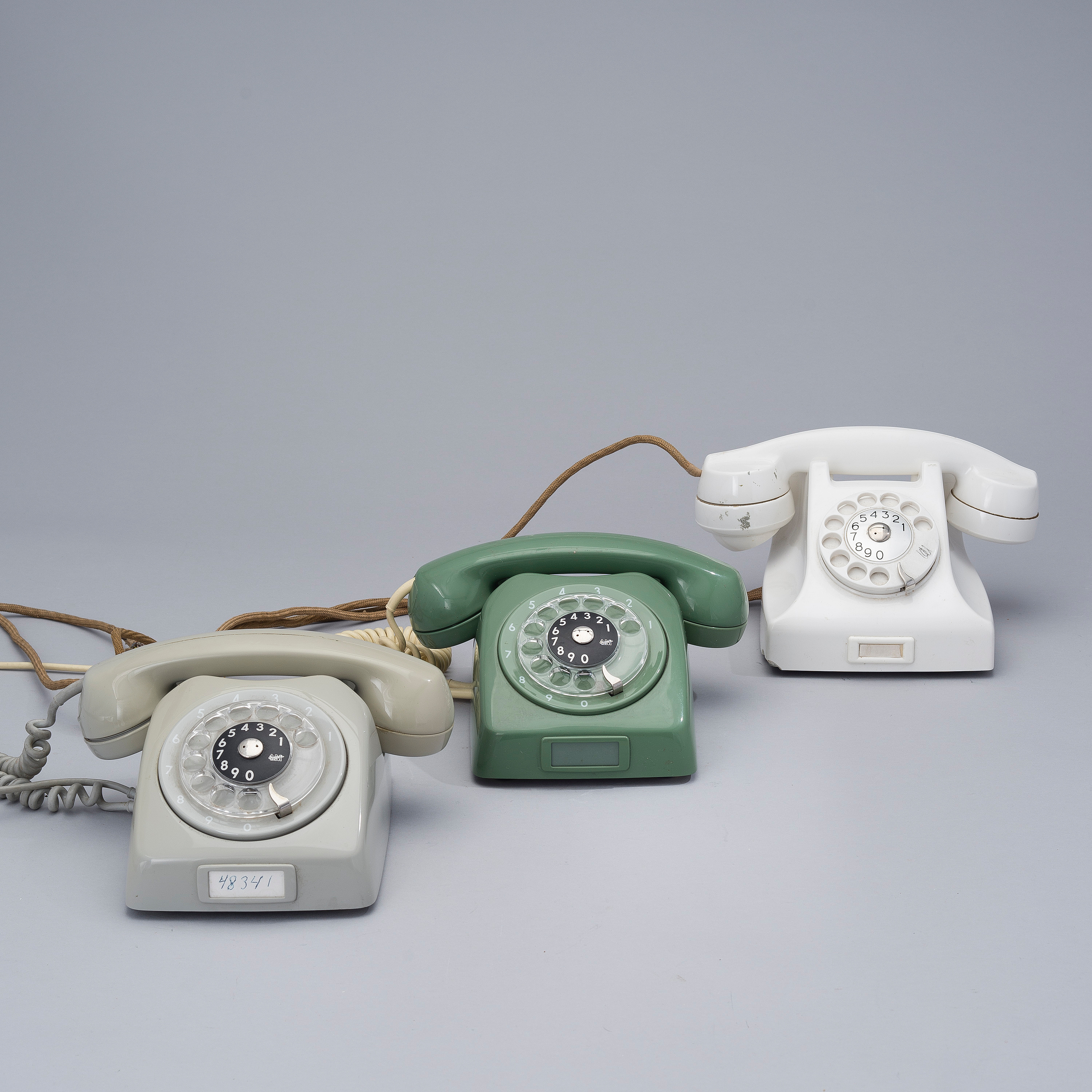 TELEFONER, 3 st, LM Ericsson 1900-tal. - Bukowskis