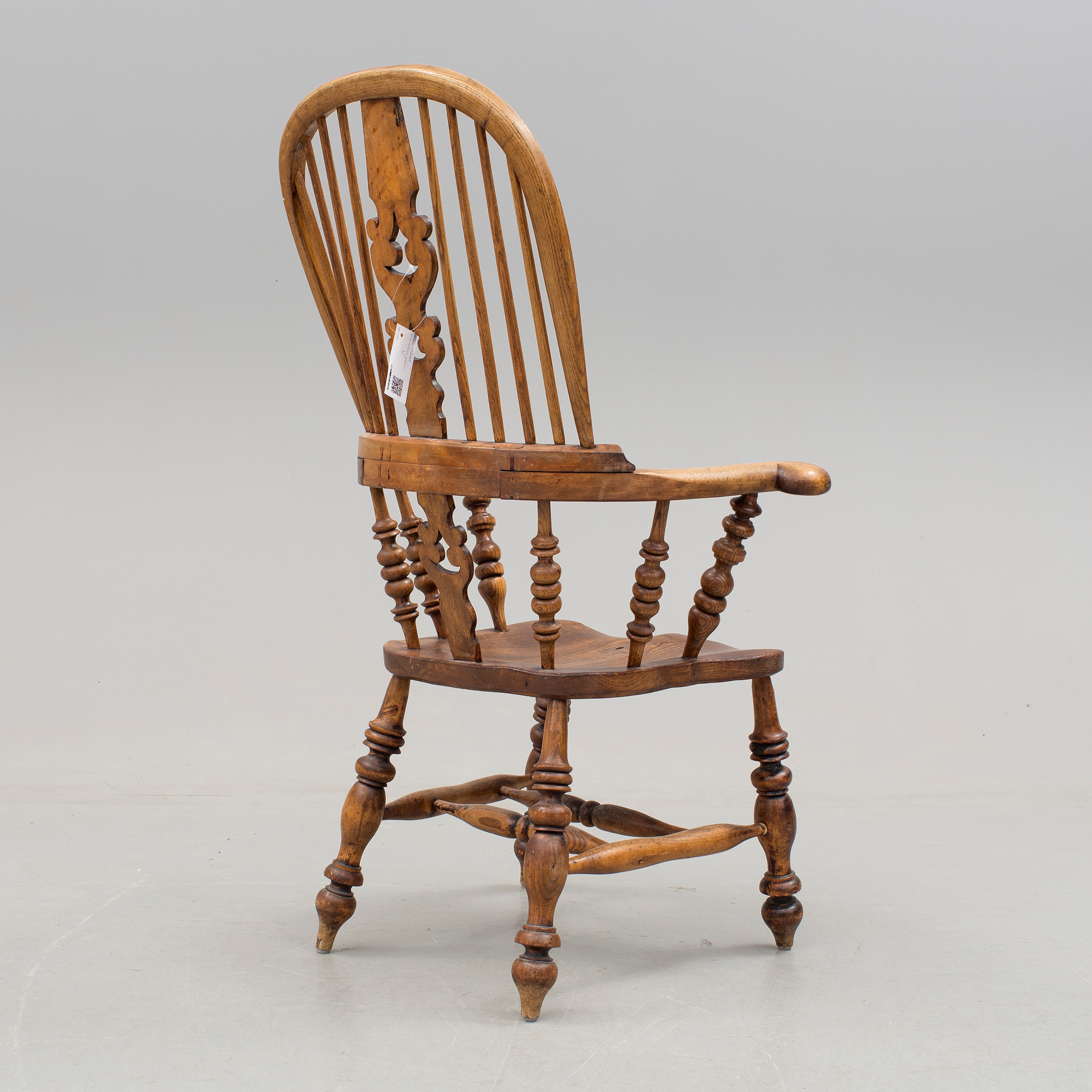 a early English oak windsor model armchair. - Bukowskis