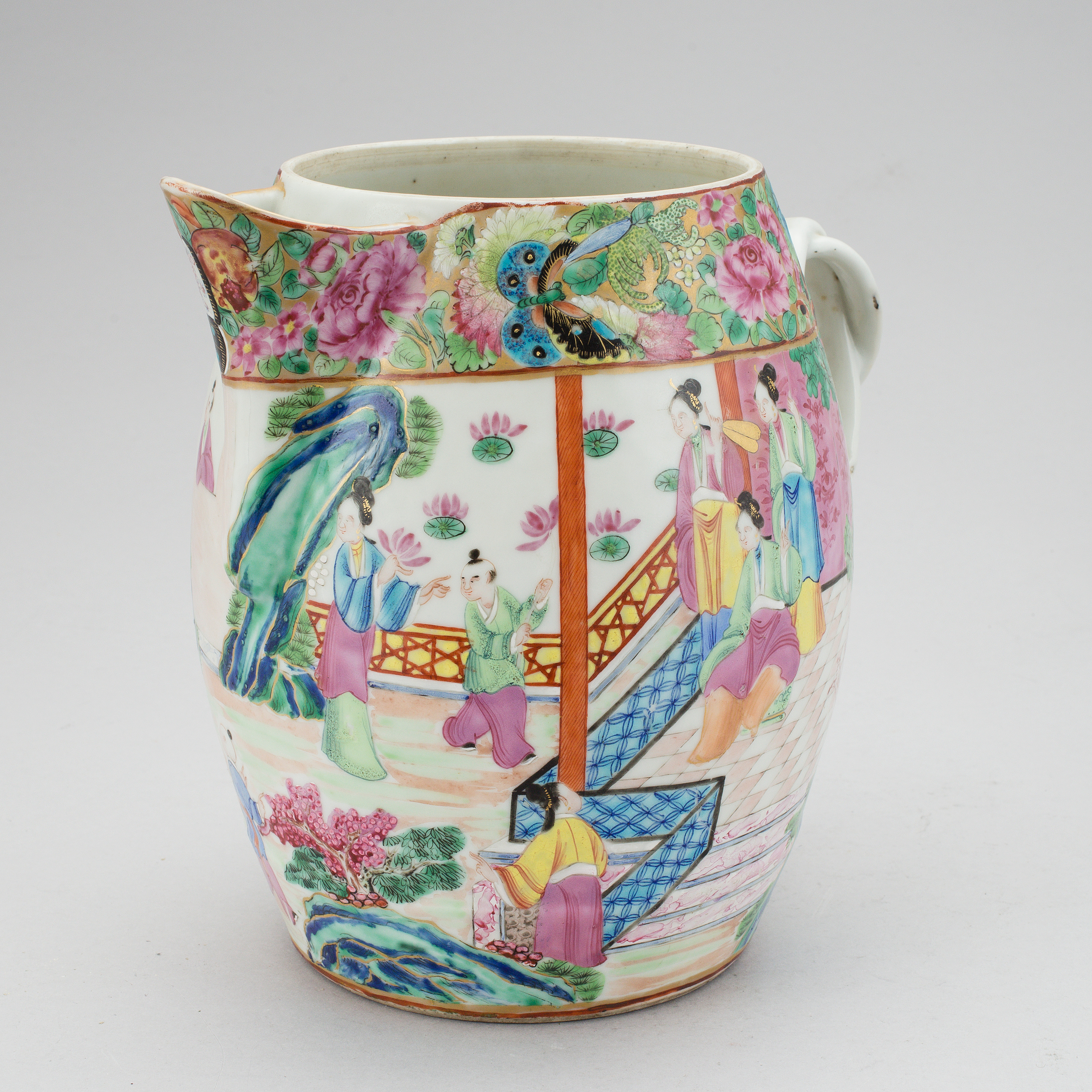 A Cantonese porcelain jug, China, 19th century. - Bukowskis