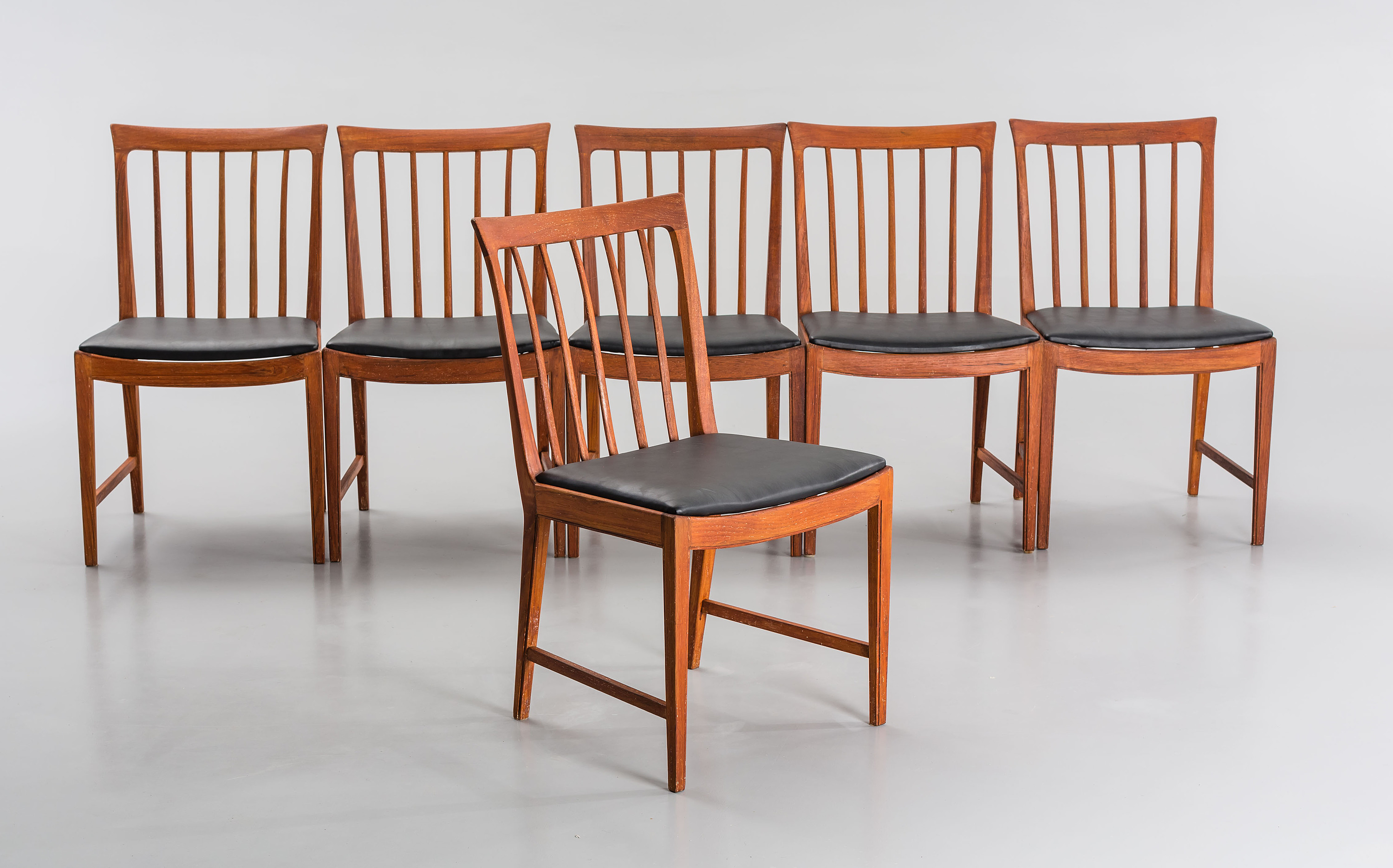 MATBORD SAMT STOLAR, 6 st, Bertil Fridhagen, Bodafors. - Bukowskis