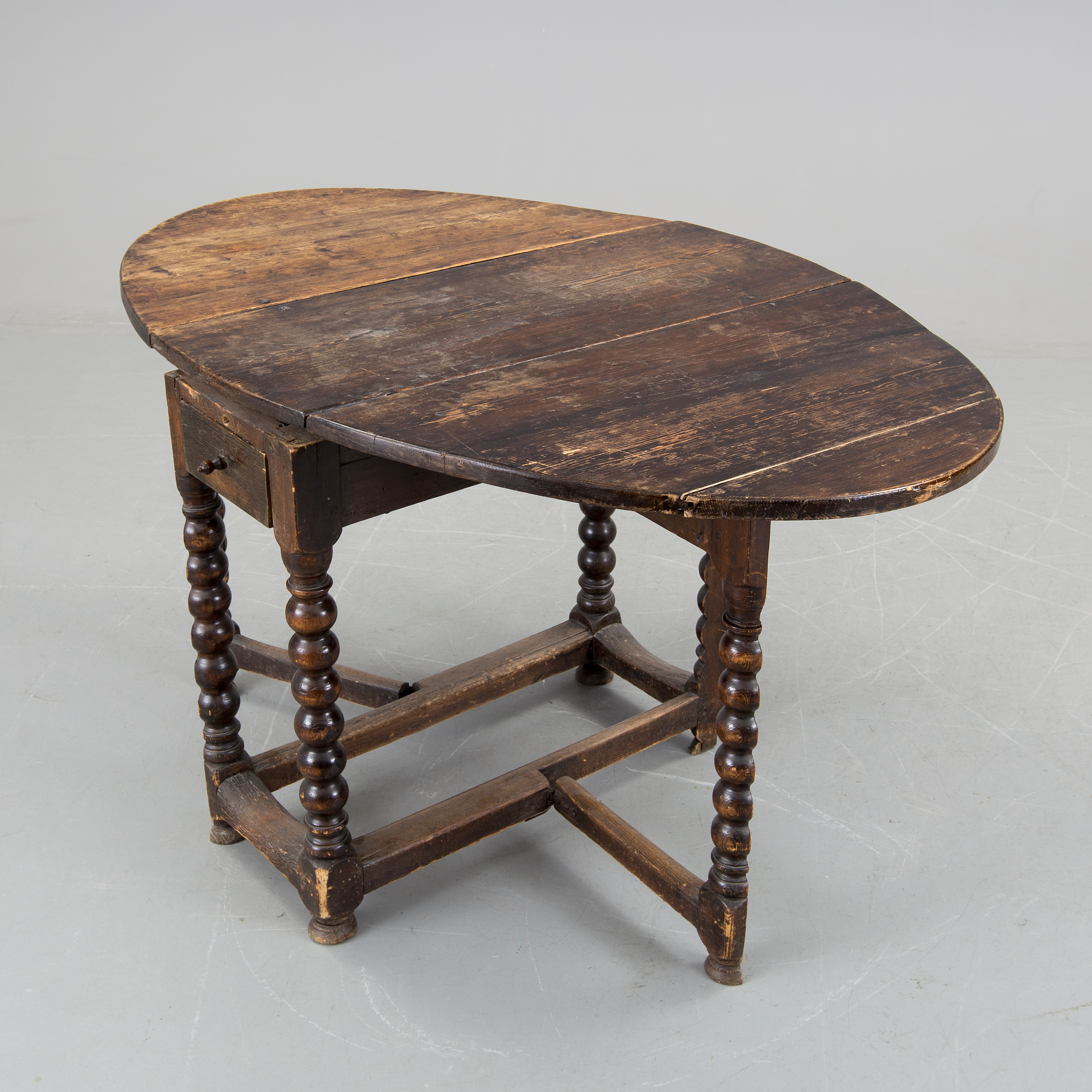 A 1800TH CENTURY TABLE. - Bukowskis