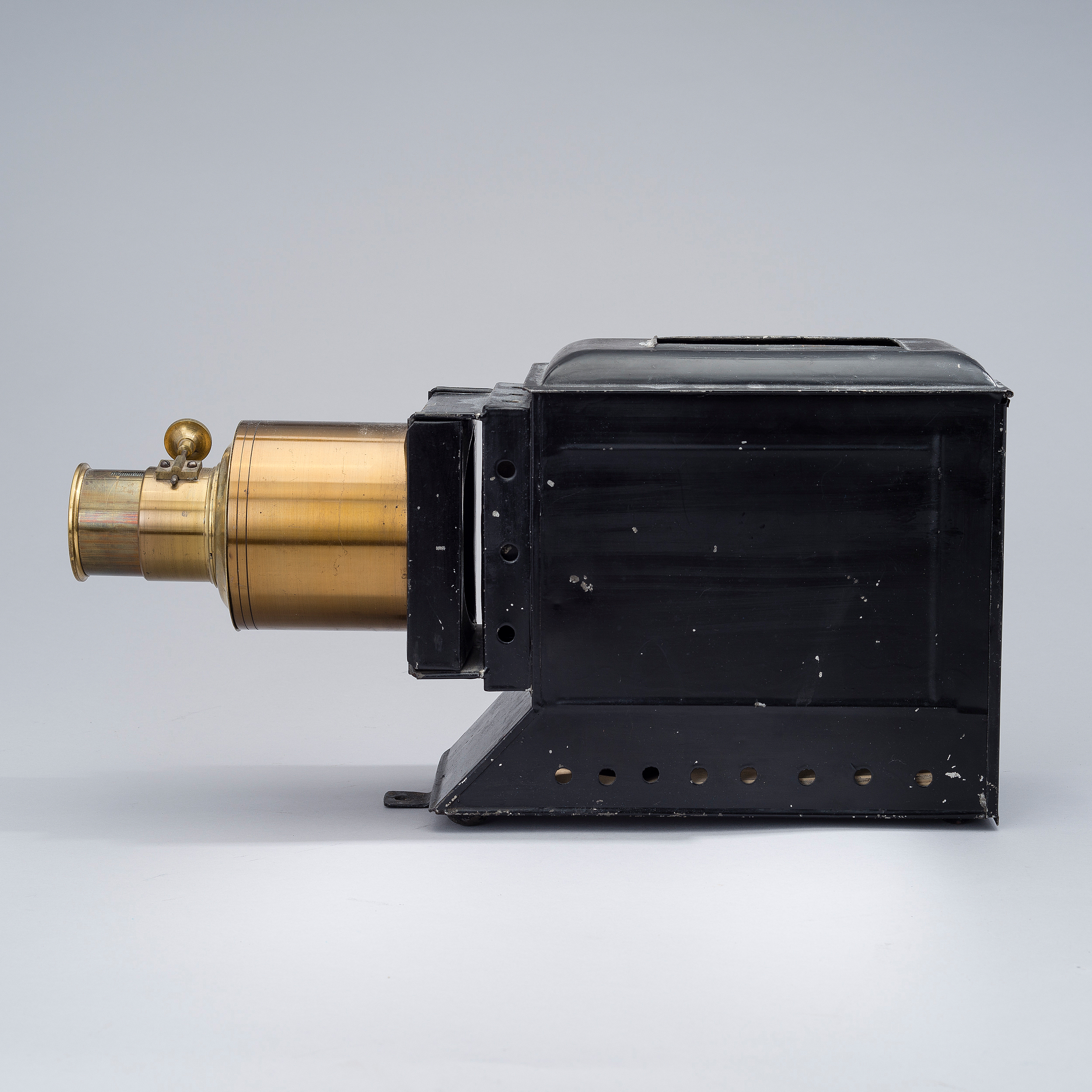 A PROJECTOR, Laterna Magica, the end of the 19th century. - Bukowskis