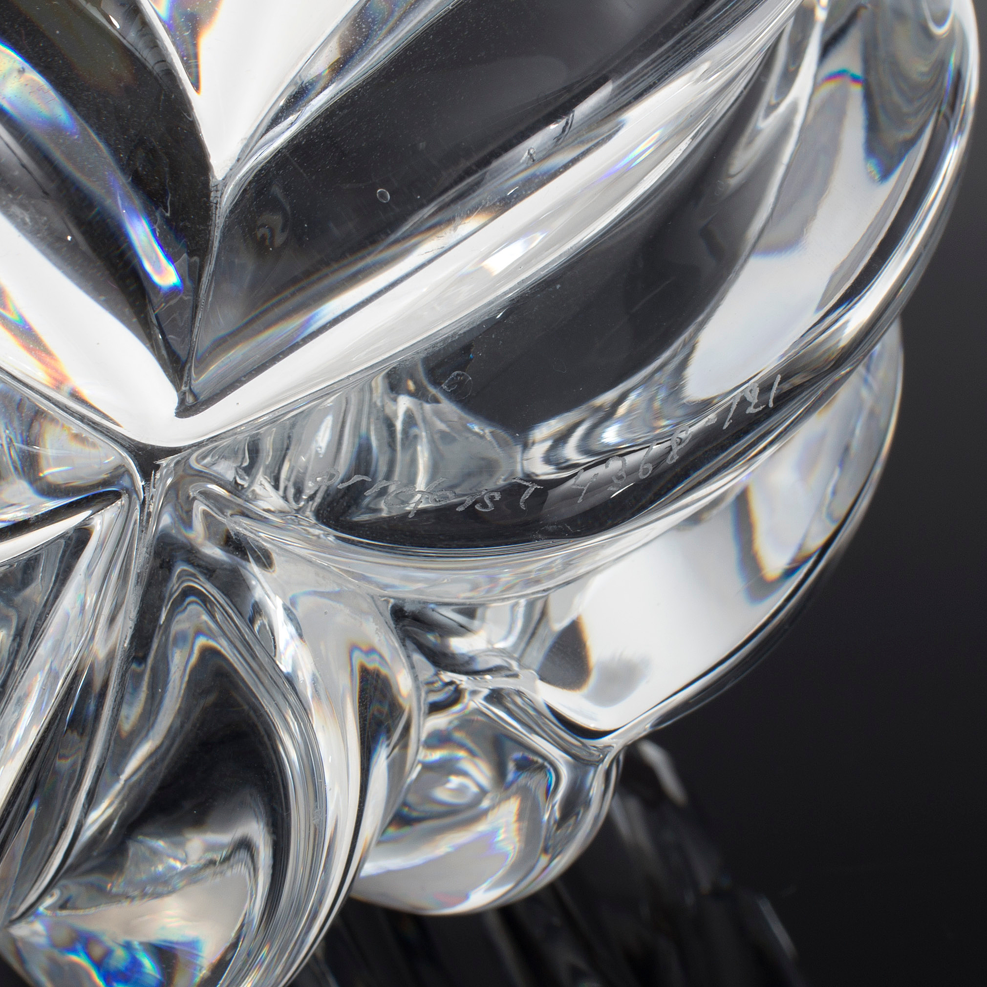 A crystal bowl by Lars Hellsten for Orrefors glassworks. - Bukowskis