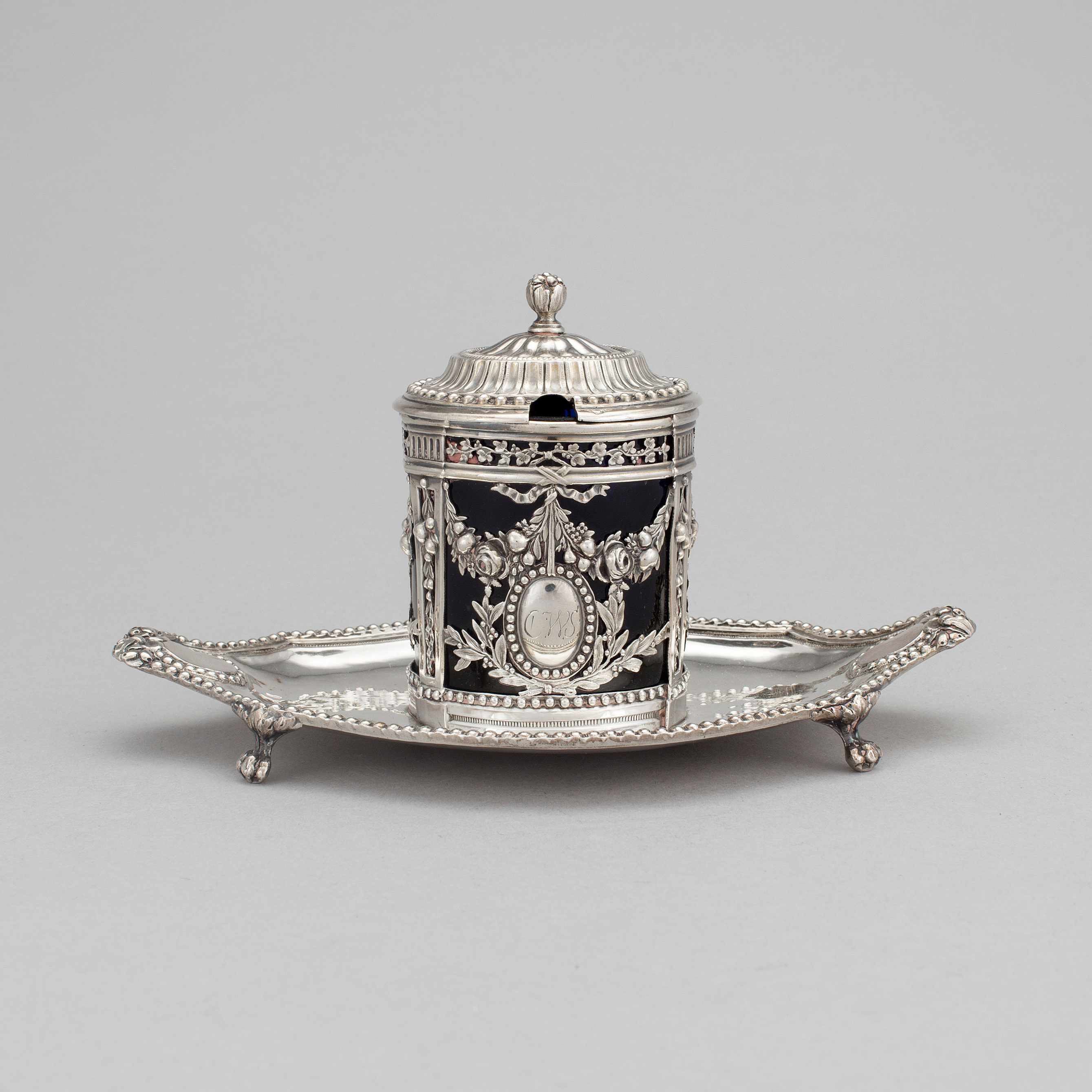 SENAPSBURK, silver och blått glas, fantasistämplar, omkring 1900 ...