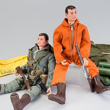 A lot of two Gi Joe figures and extre accessories, Hasbro, 1960/70s ...