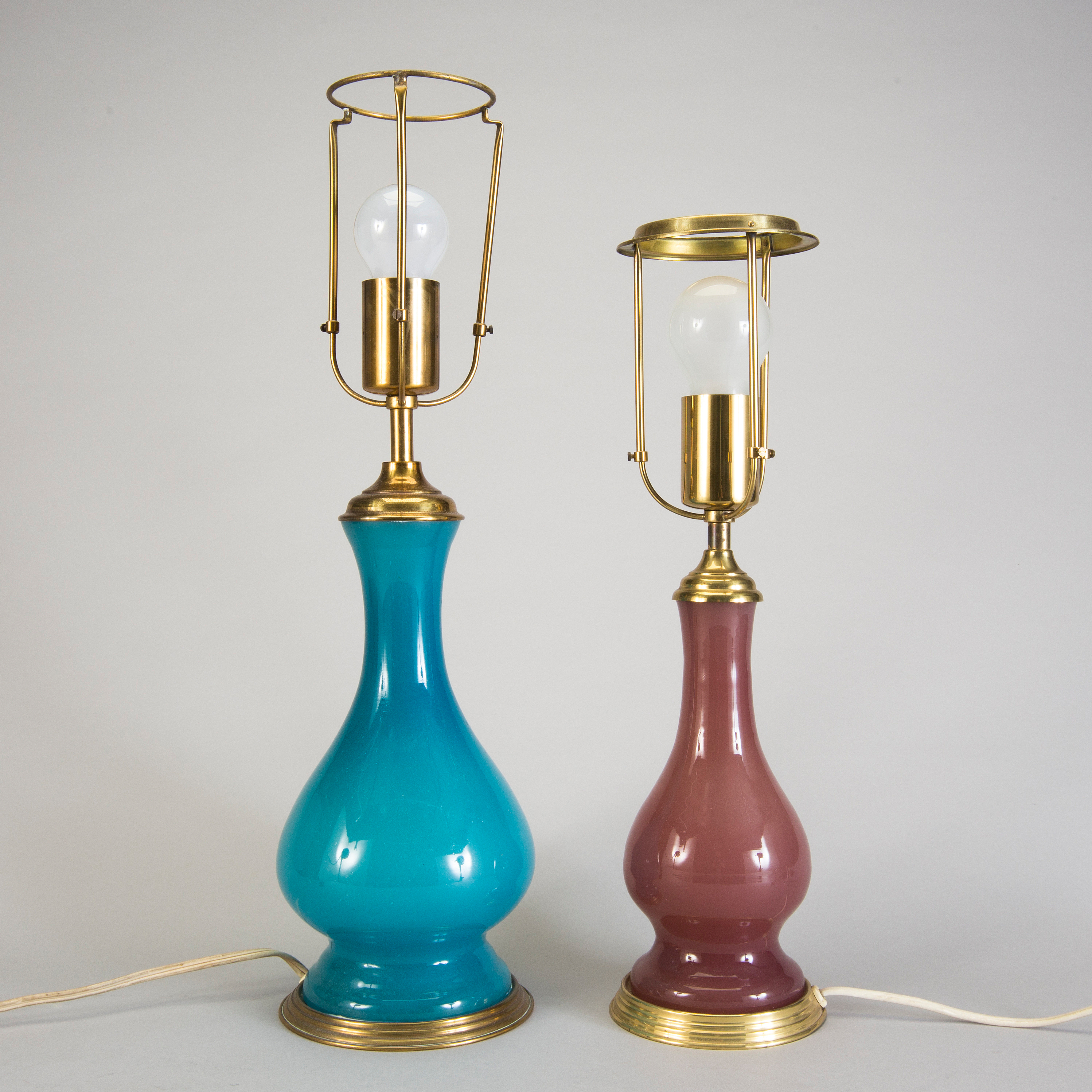 BORDSLAMPOR, 2 st. Glas. 1900-talets första hälft. - Bukowskis