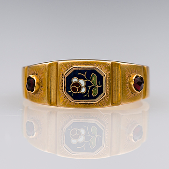 RING, Gustaf Lindell, Tammerfors 1882, 18K guld, emalj, granater ...