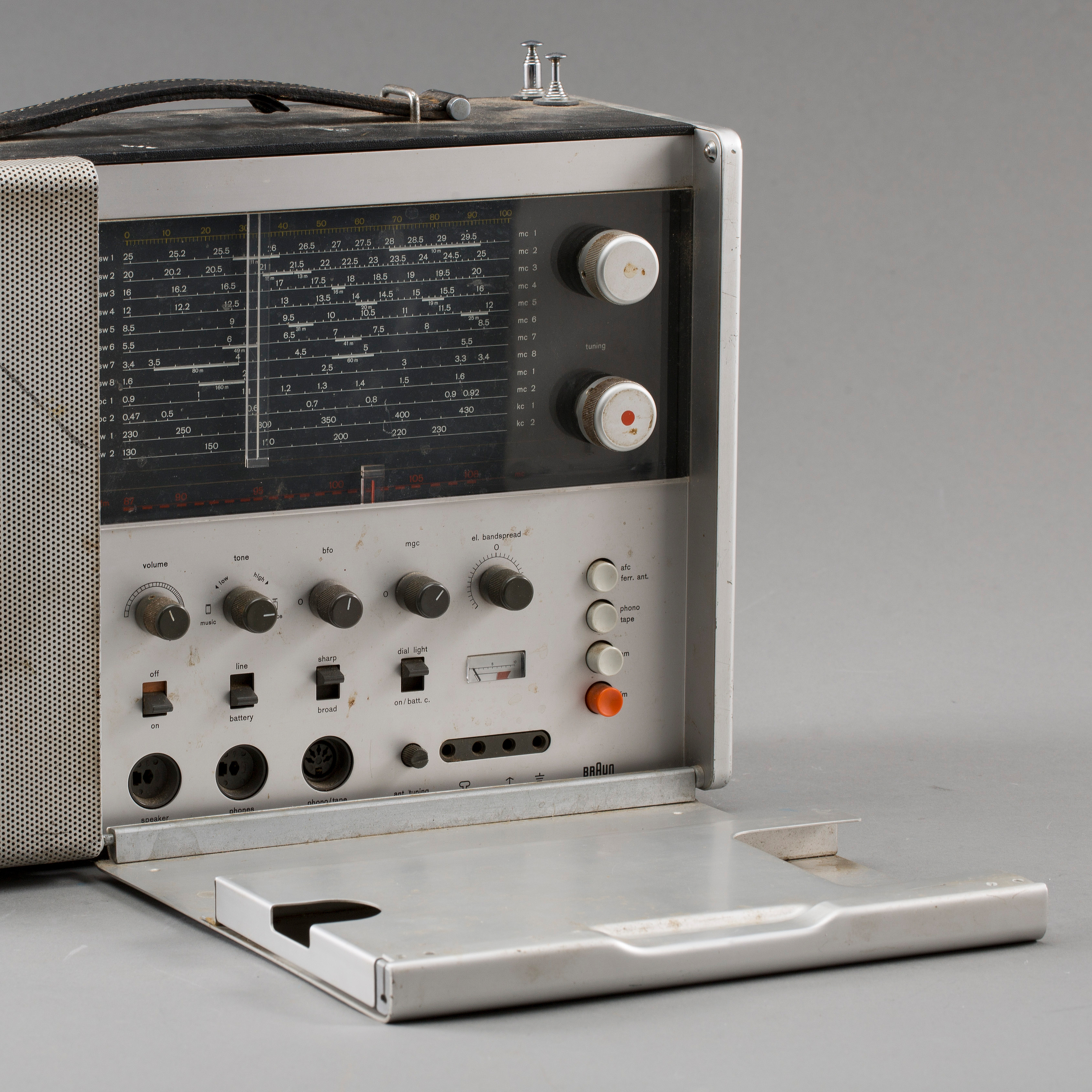 RADIO, Braun T1000, formgiven av Dieter Rams för Braun 1962. - Bukowskis