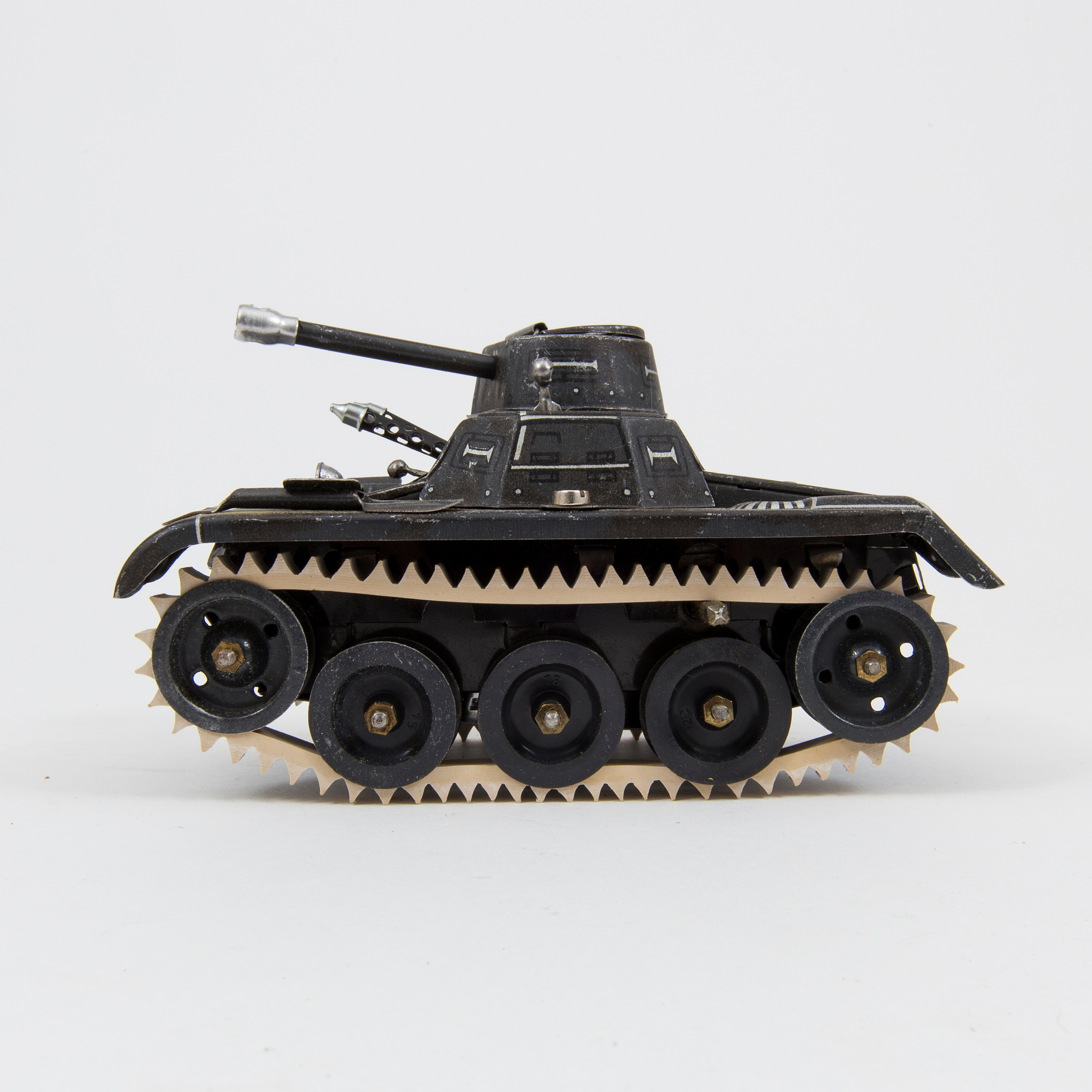 A Gama "Montage Tank" and twelve mini-tanks, Germany 1950s. - Bukowskis