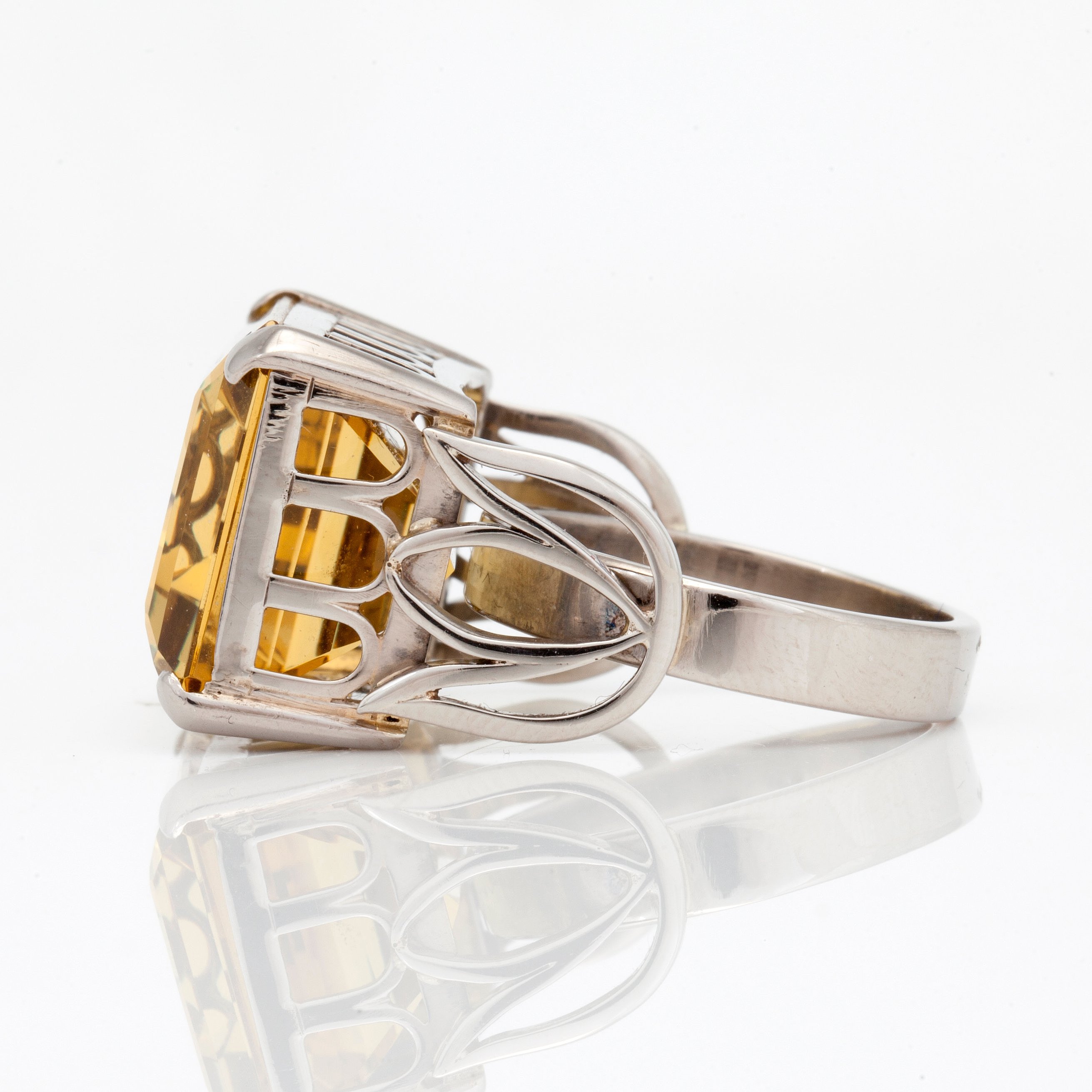 RING med gul beryll ca 30.00ct, Erik Flemming, Atelier Borgila 1969 ...