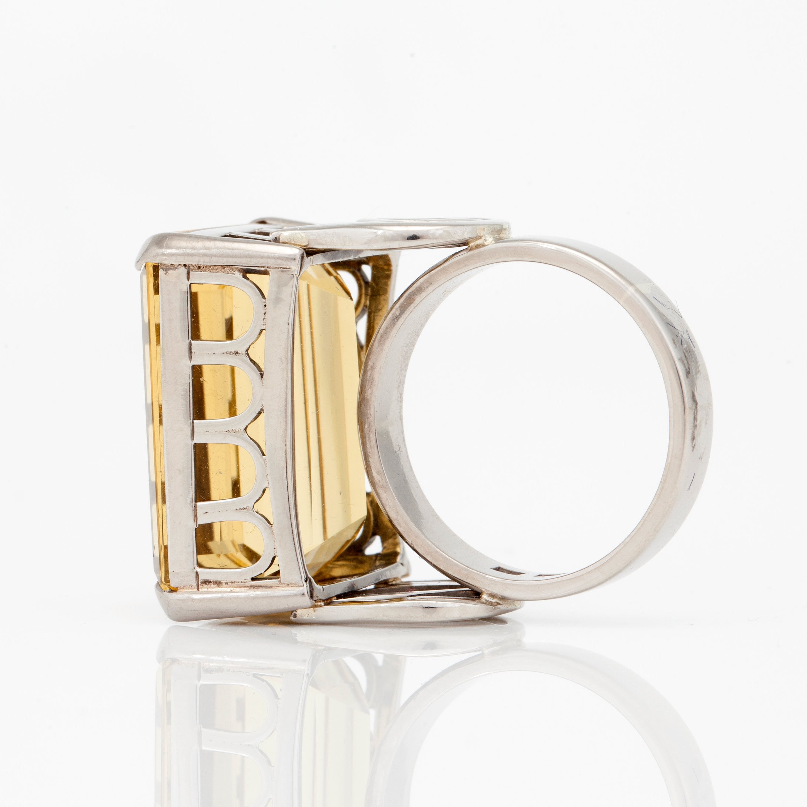 RING med gul beryll ca 30.00ct, Erik Flemming, Atelier Borgila 1969 ...