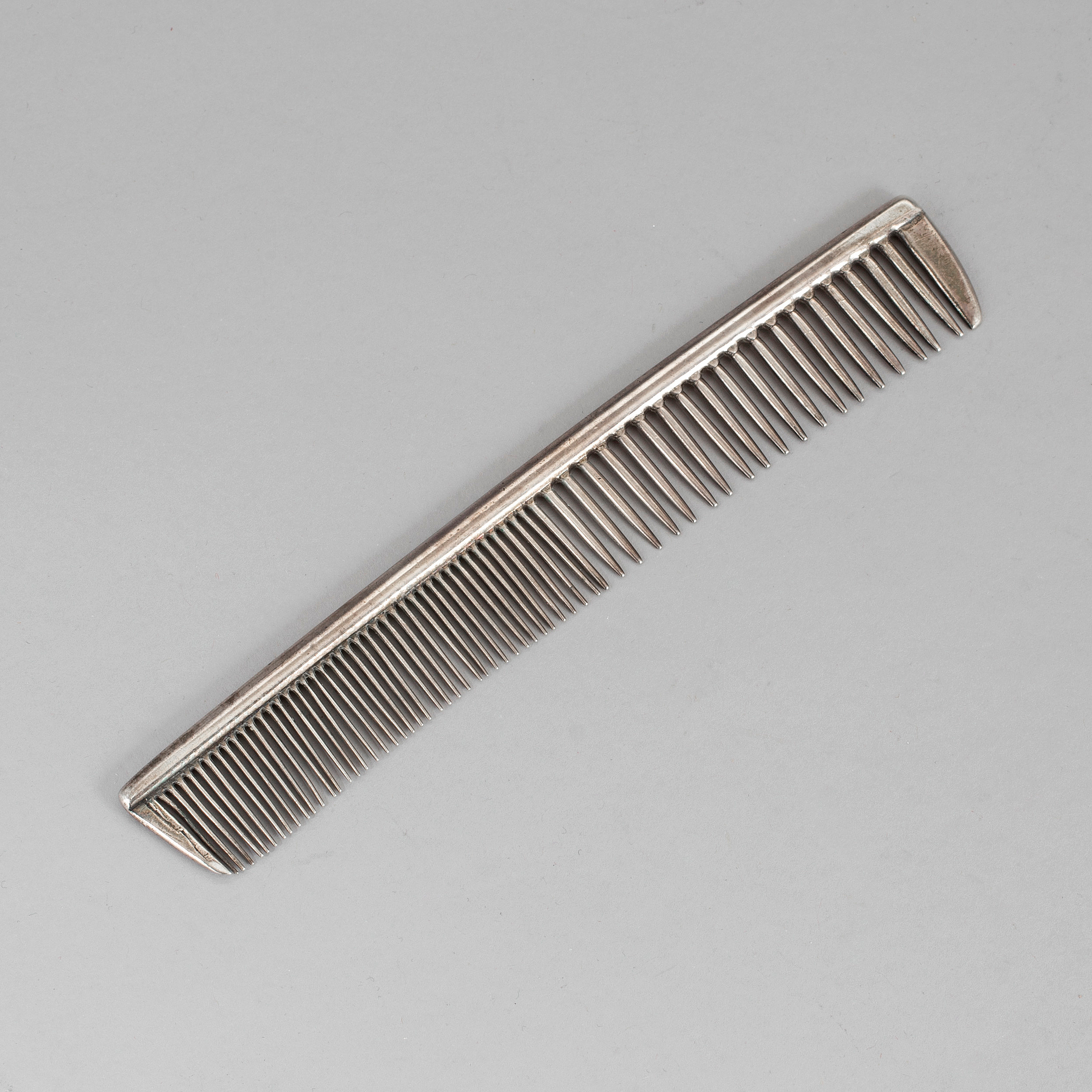 A silver comb by Gustaf Möllenberg, Stockholm, 1828. Vikt ca 62 grams ...
