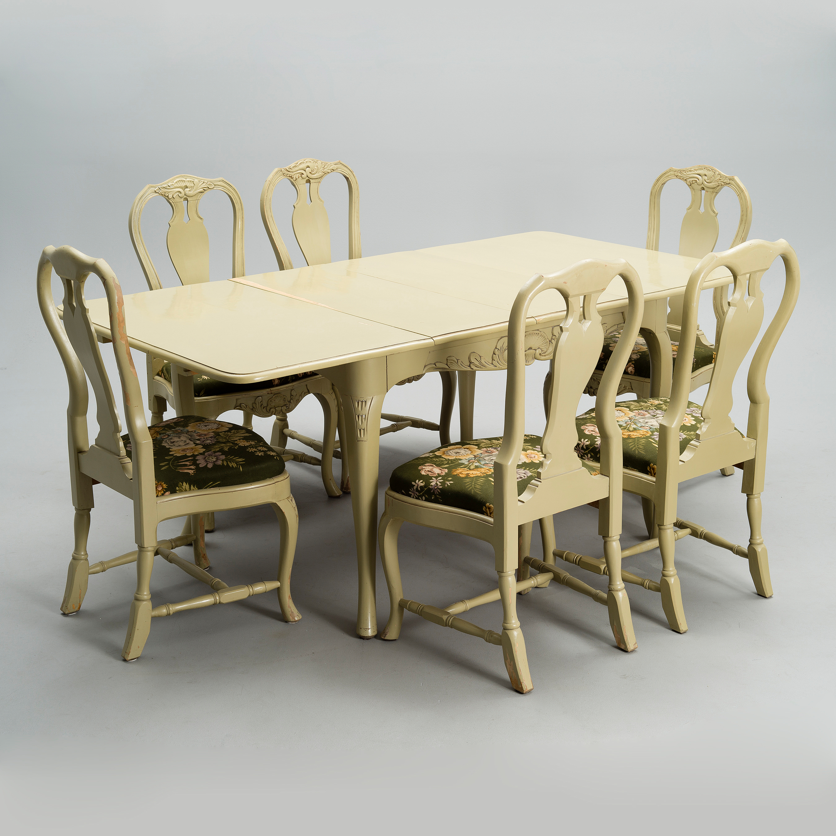 DINING TABLE AND 6 CHAIRS, Mid-1900s. - Bukowskis