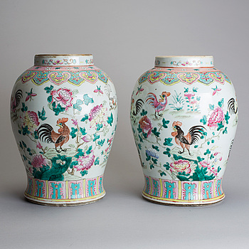 A pair of chinese porcelain urns, 20th century. - Bukowskis