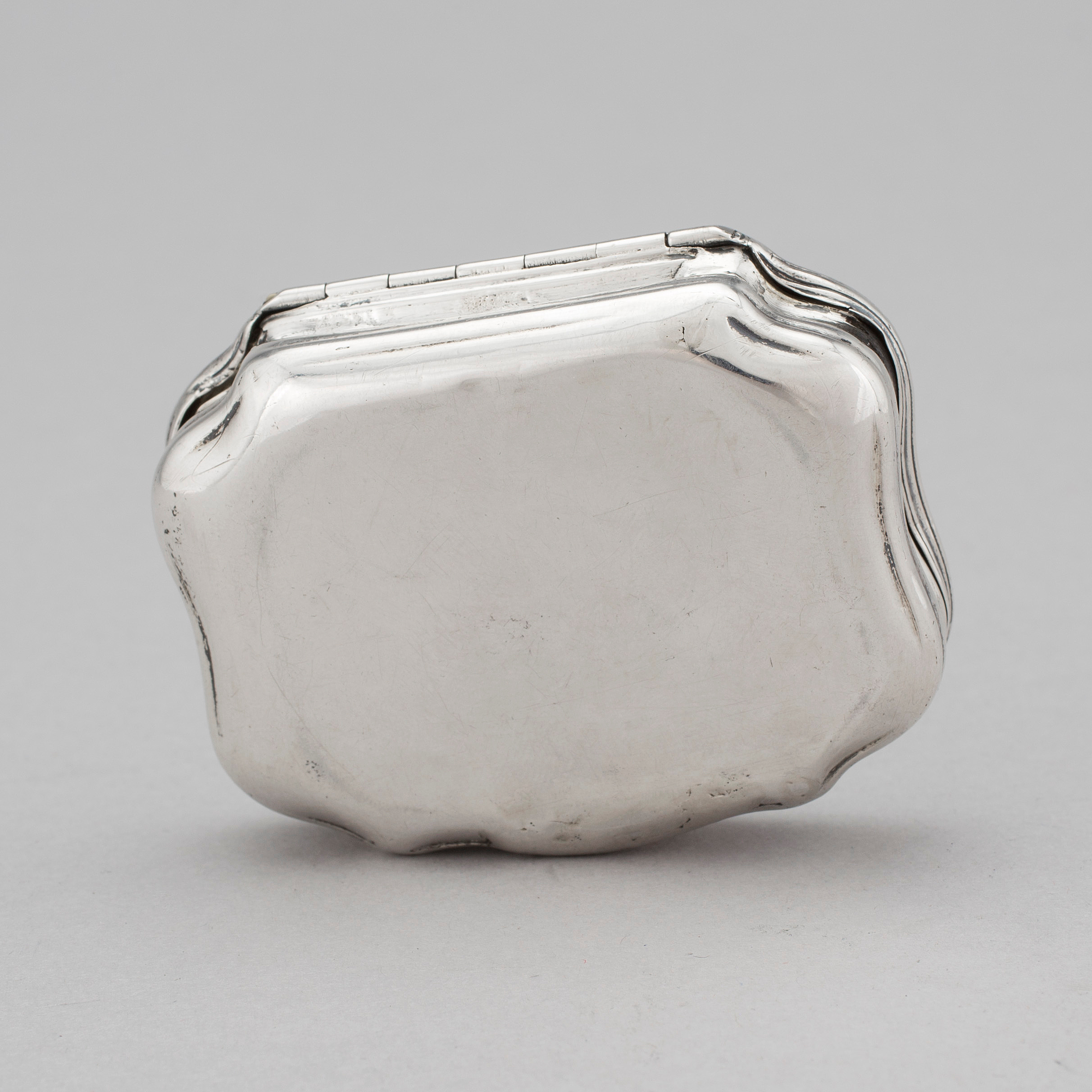 SNUSDOSA, silver, ca 1750, sannolikt Skandinavien, tot vikt 57 gram ...