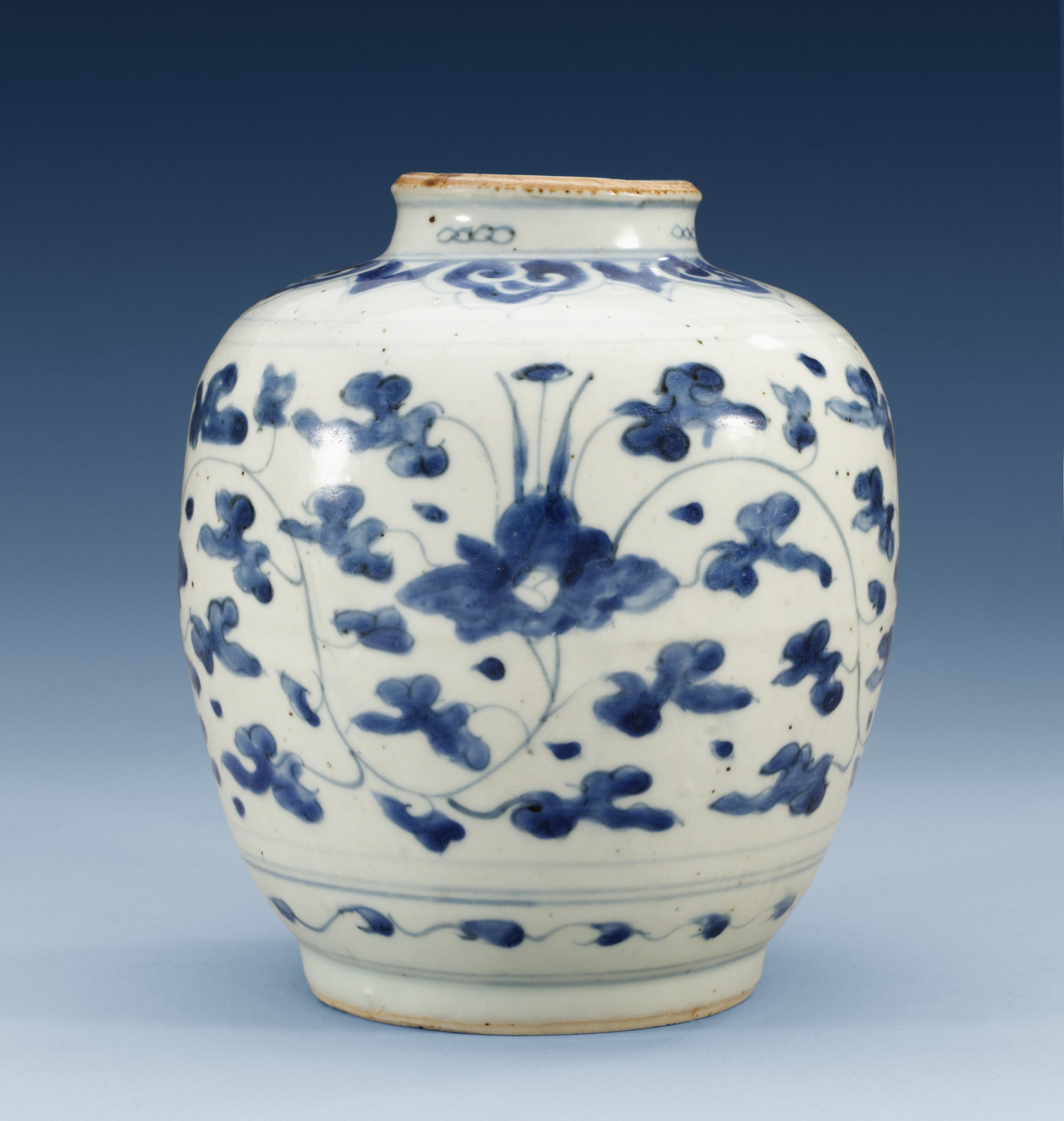 A blue and white jar, Ming dynasty (1368-1644). - Bukowskis