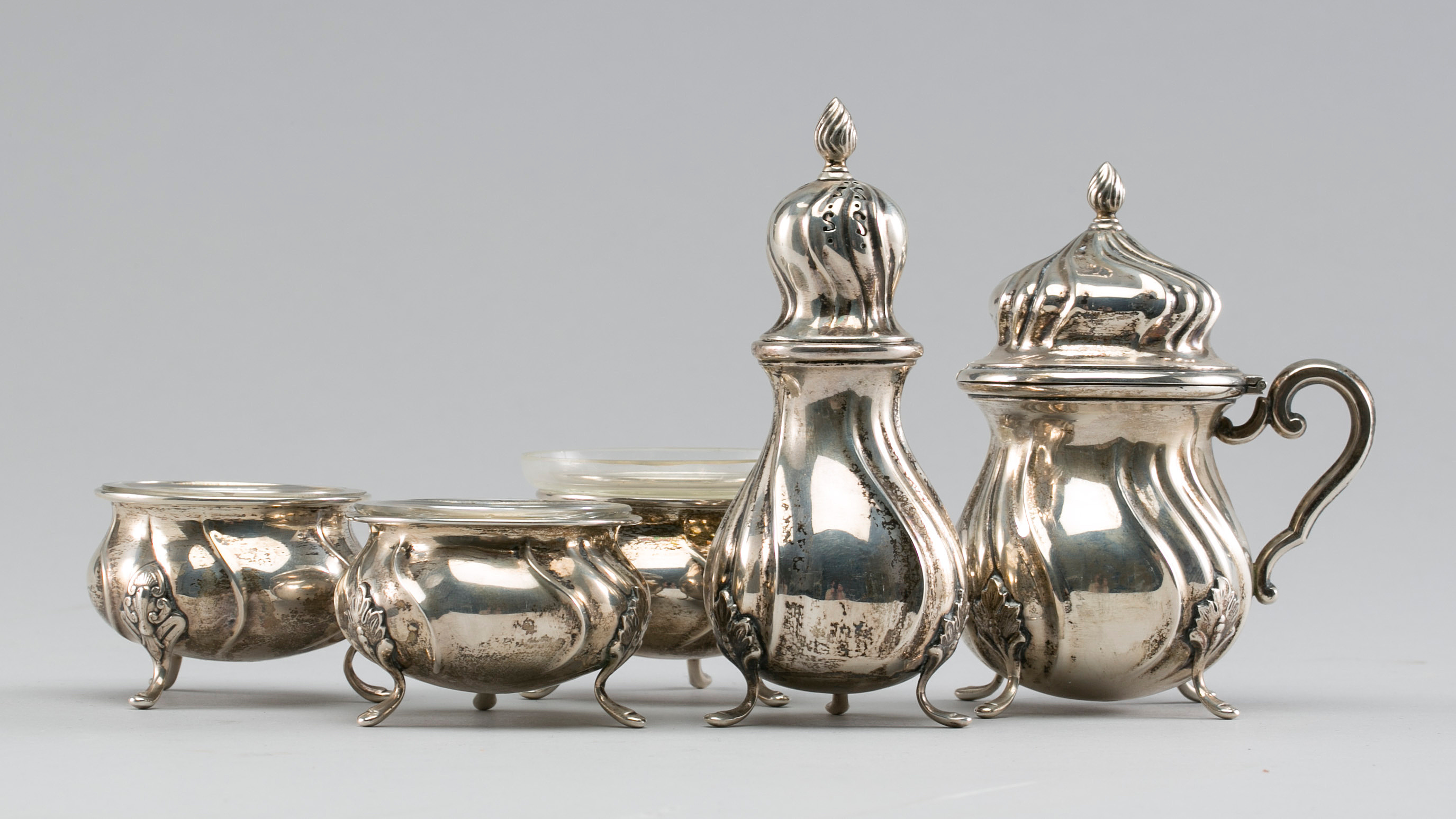 SALTKAR, 3 st, STRÖARE samt SENAPSBURK, silver, Danmark, rokokostil ...