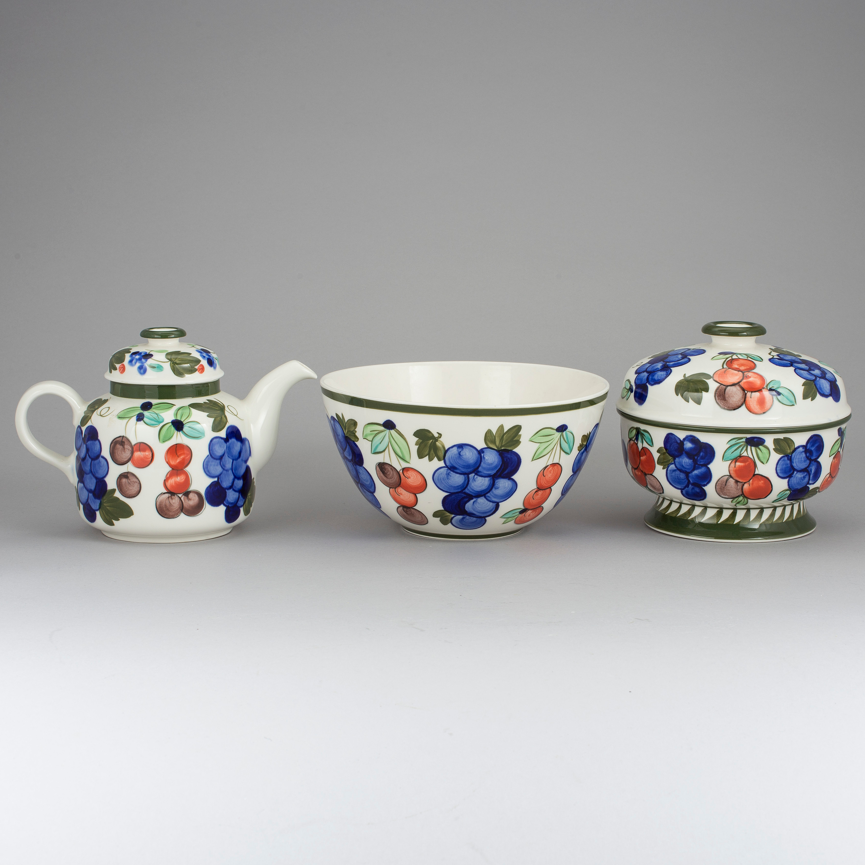 A set of a tea pot, bowl and tureen by Dorrit von Fieandt, "Palermo ...