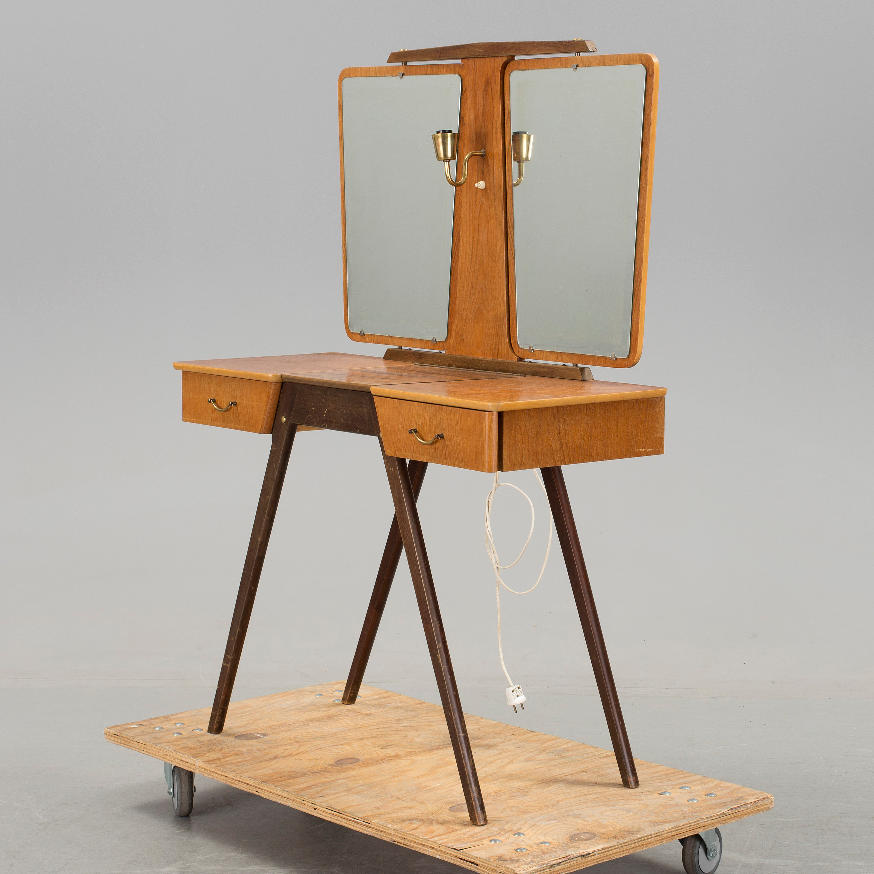 A 1950s dressing table. - Bukowskis