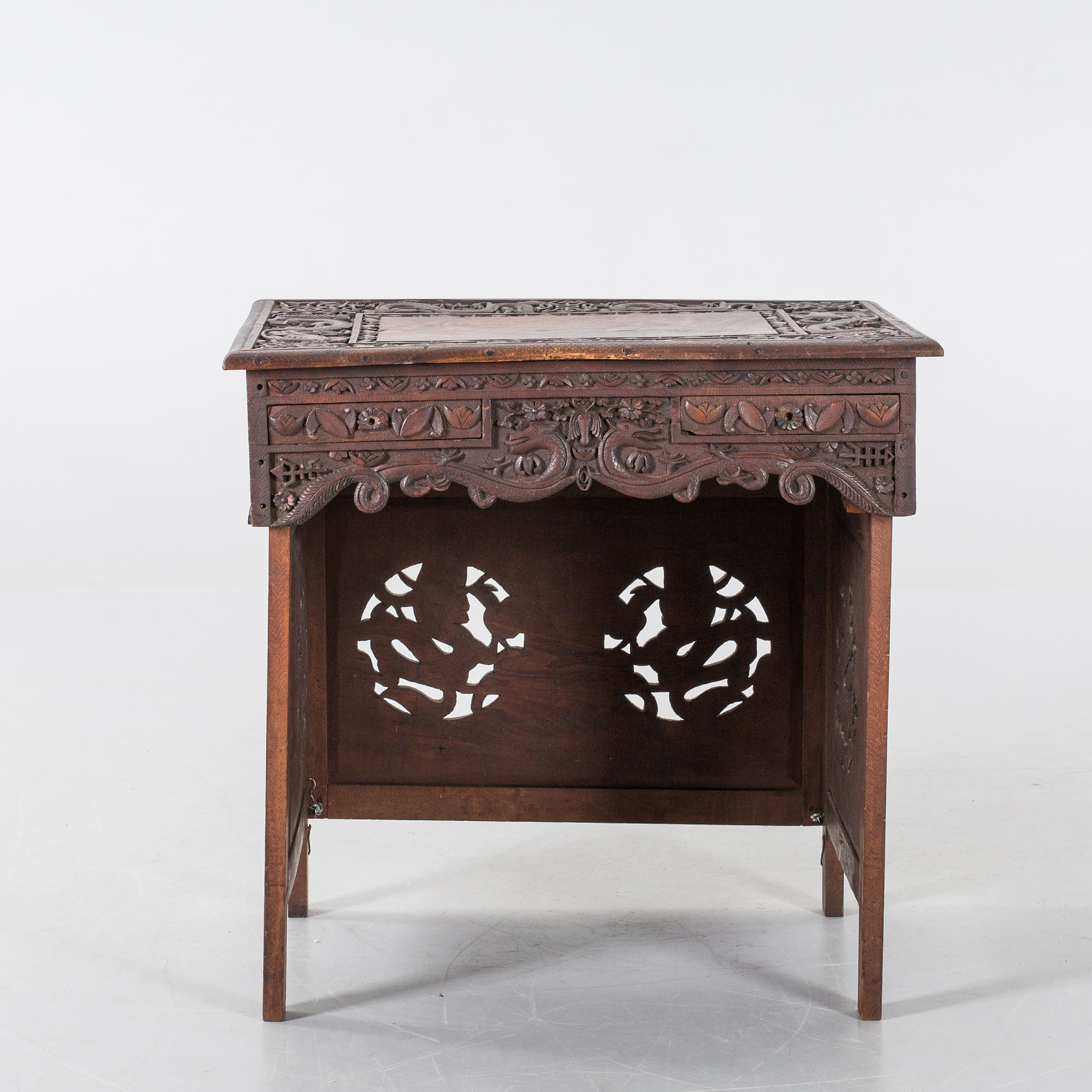 SKRIVBORD/SIDOBORD, Kina, 1900-talets början. - Bukowskis