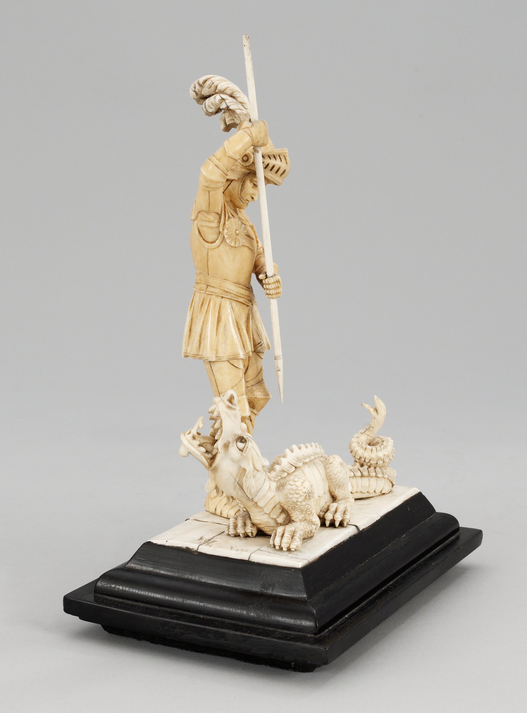 A 19th century bone figure group. - Bukowskis
