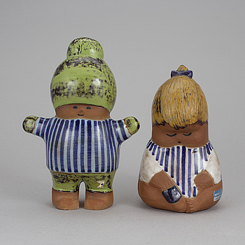 Lisa Larsson, 2 pieces, figurines, pottery, from the series "Larson kids.". - Bukowskis