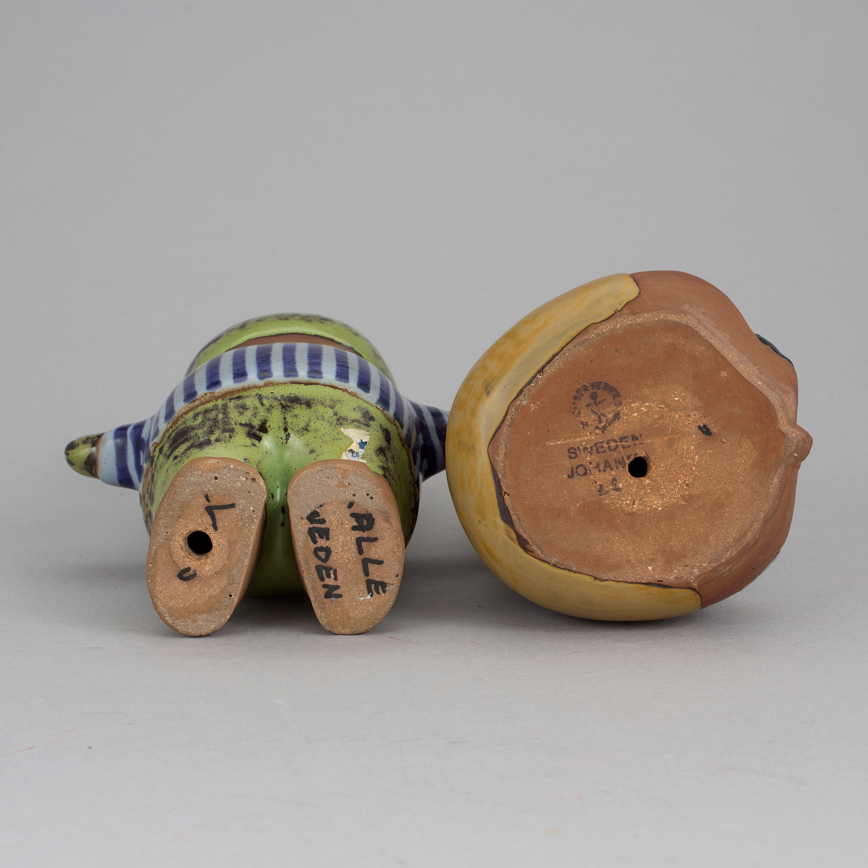Lisa Larsson, 2 pieces, figurines, pottery, from the series "Larson kids.". - Bukowskis
