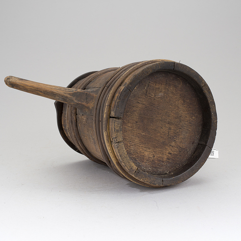 A WOODEN JUG, 18th/19th century. - Bukowskis