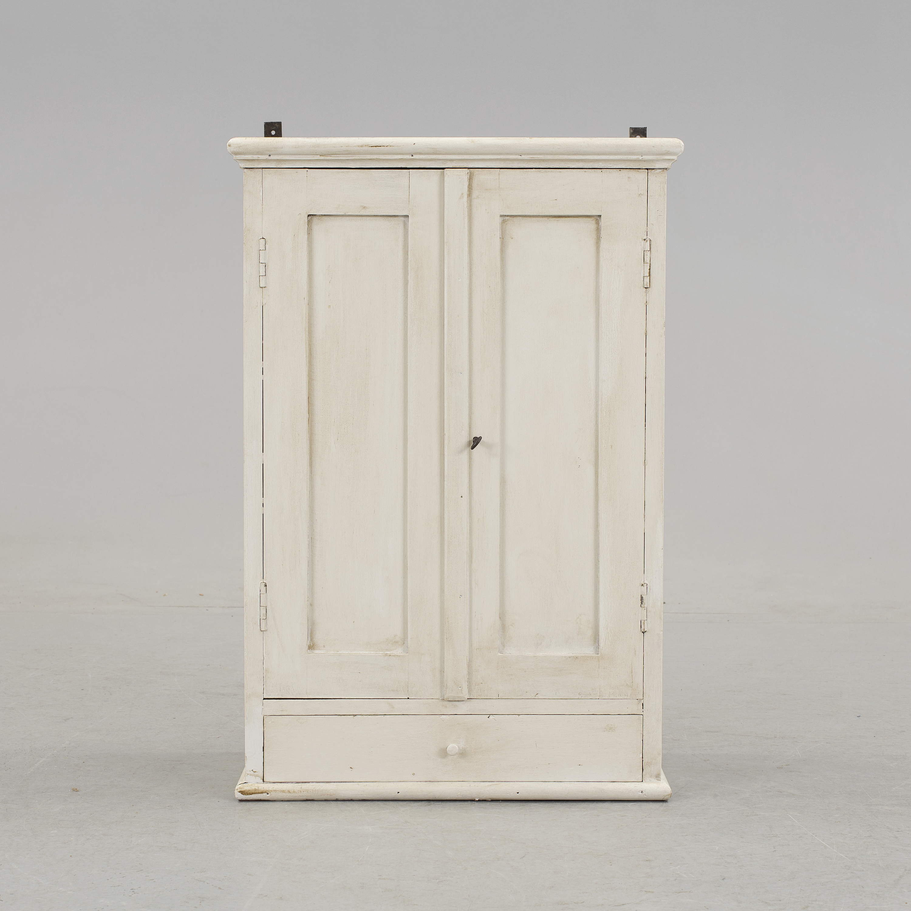 A wall cabinet from ca 1900. - Bukowskis