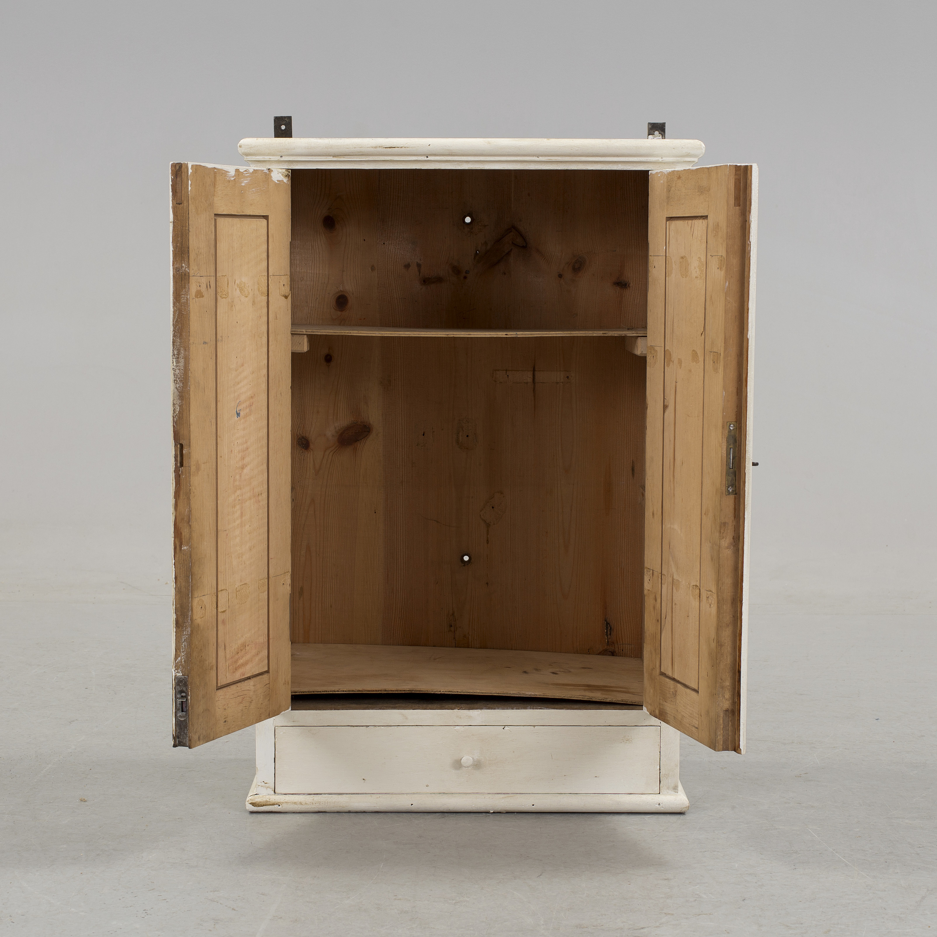 A wall cabinet from ca 1900. - Bukowskis