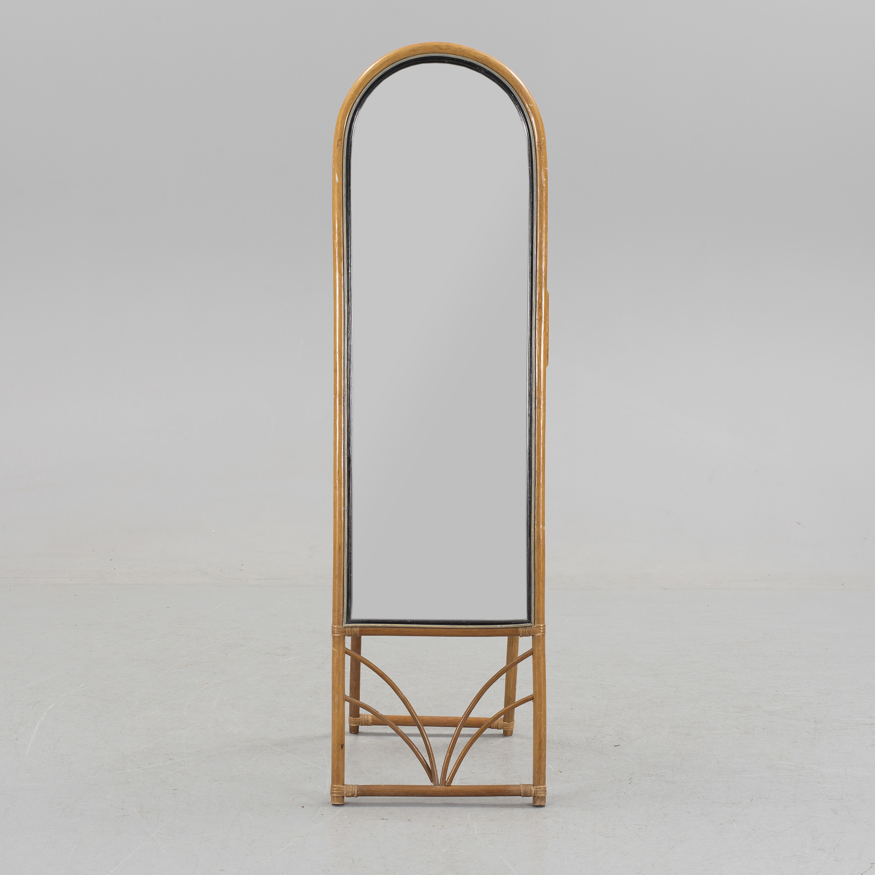 GOLVSPEGEL, 1900-talets andra hälft. - Bukowskis