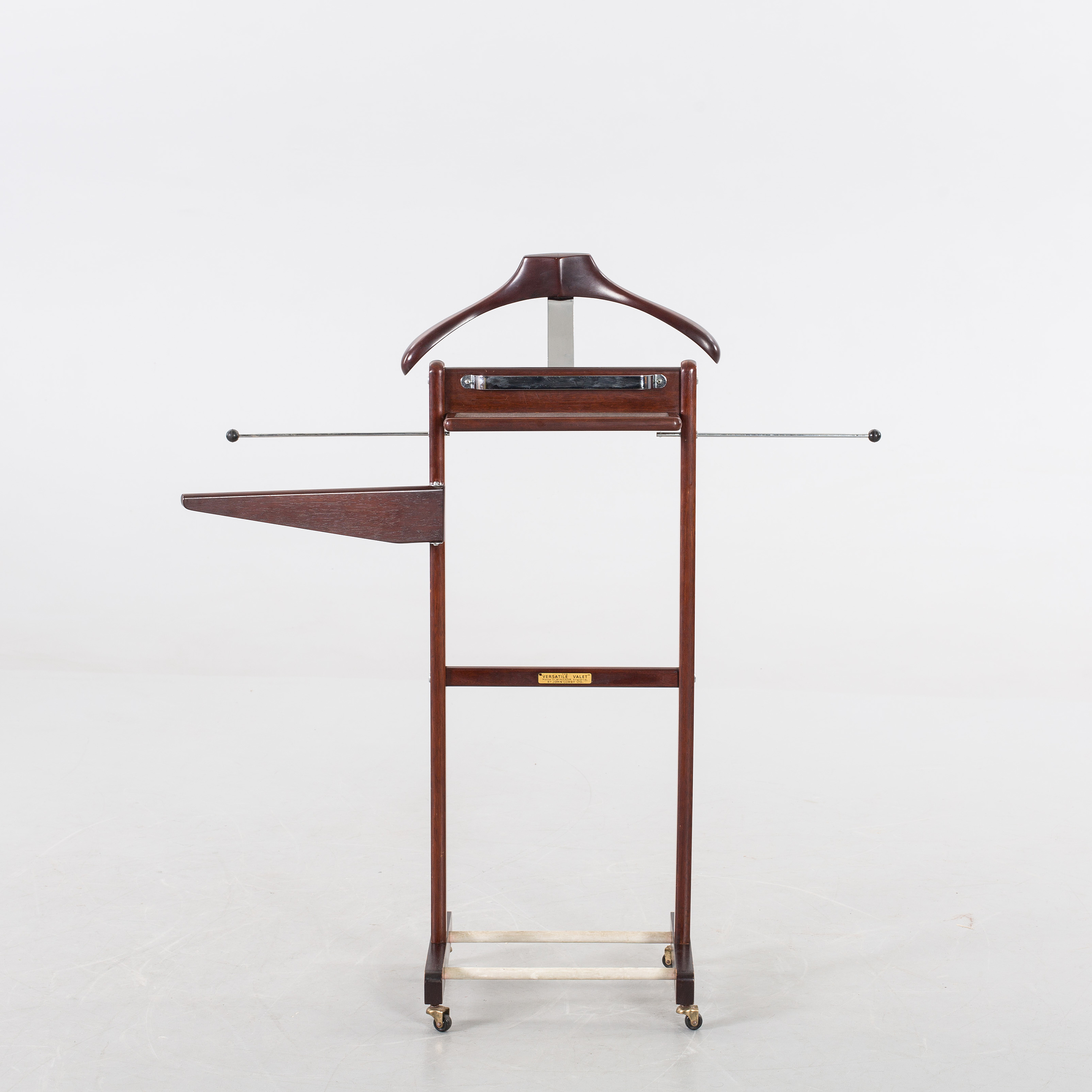 HERRBETJÄNT, märkt "The versatile valet", John Corby Ltd, Windsor ...