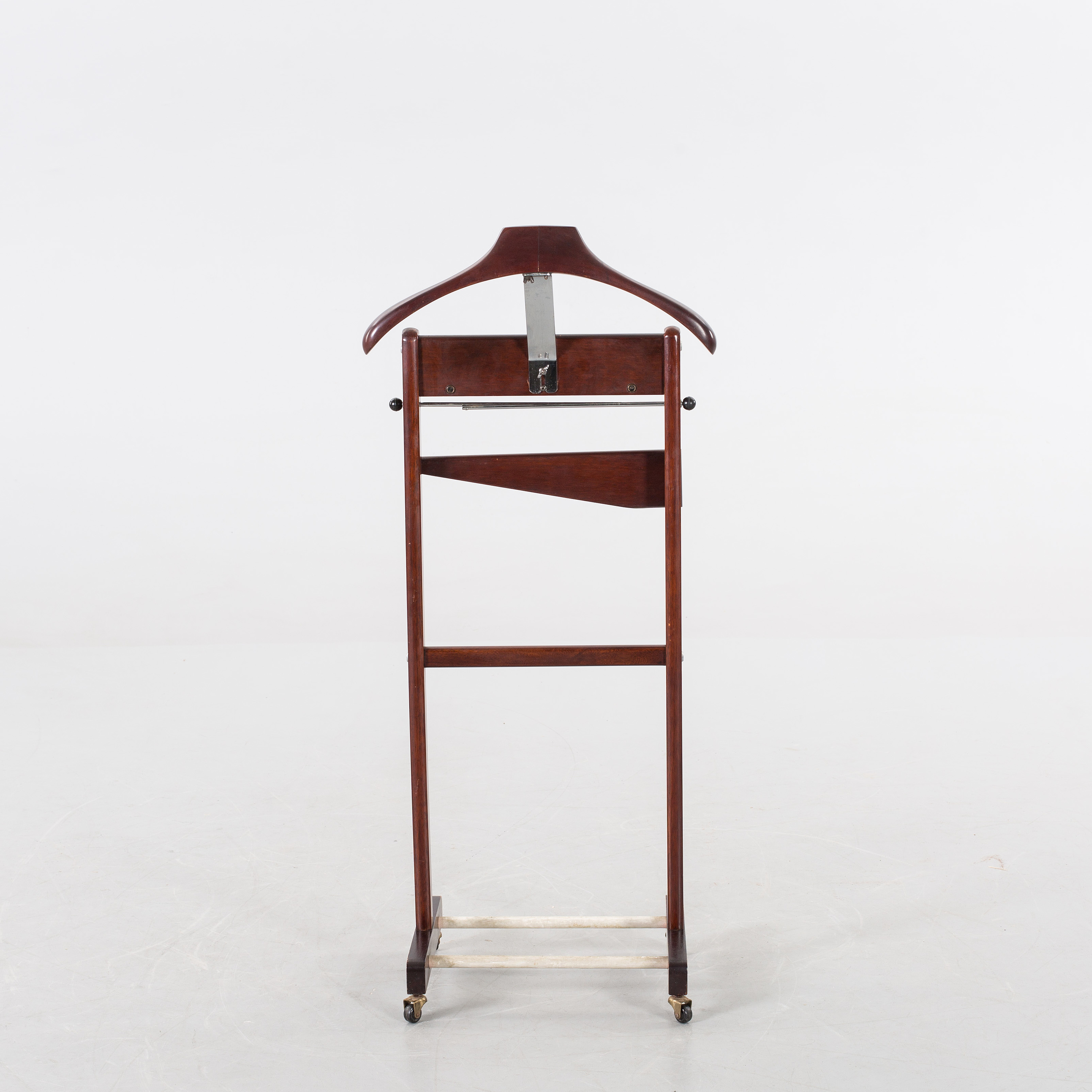 HERRBETJÄNT, märkt "The versatile valet", John Corby Ltd, Windsor ...