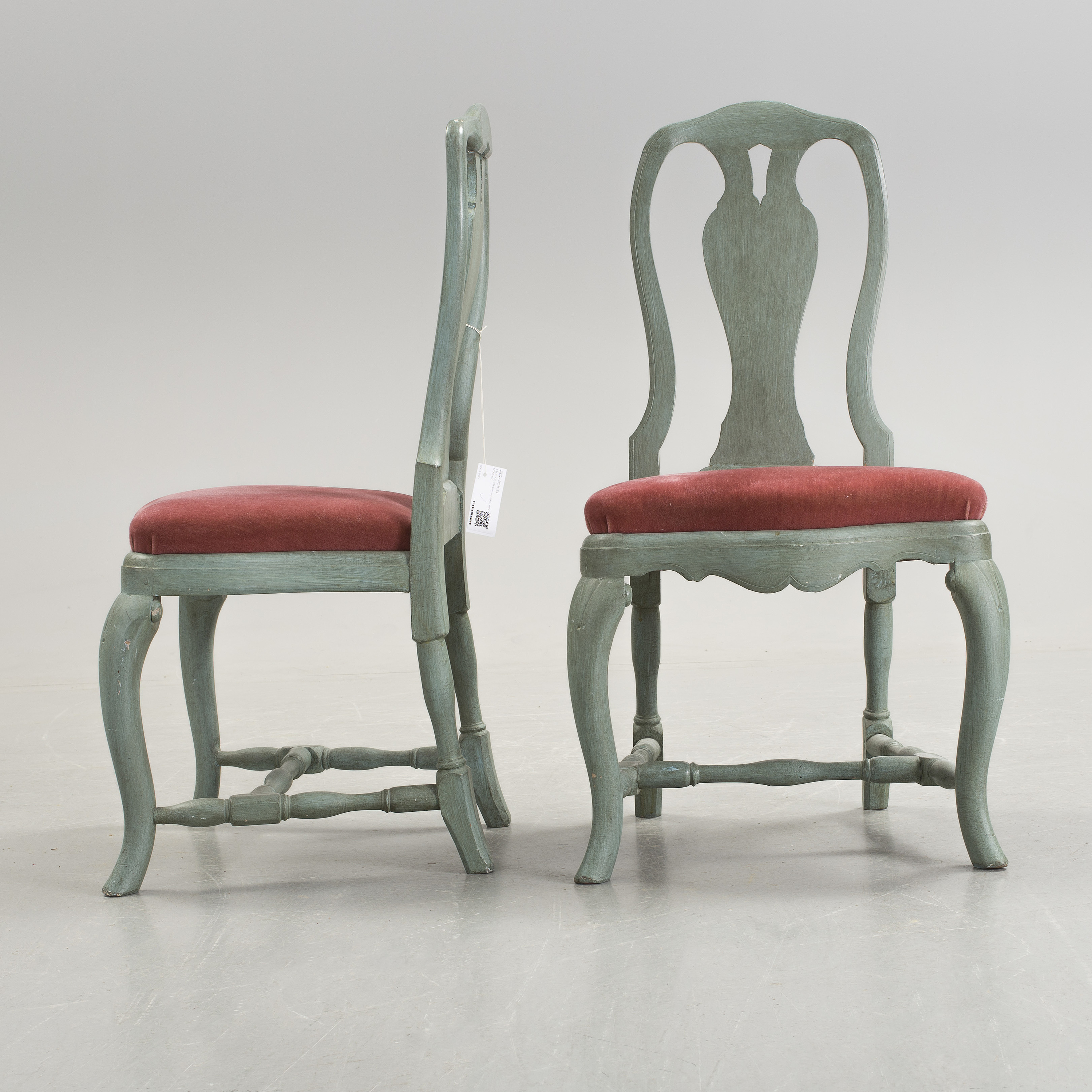 A pair of late 18th century rococo chairs. - Bukowskis