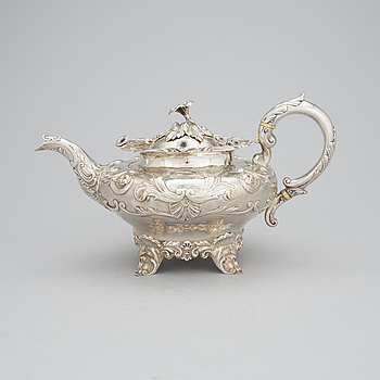 A Victorian silver tea pot by John Tapley, London, England, 1840. Total ...