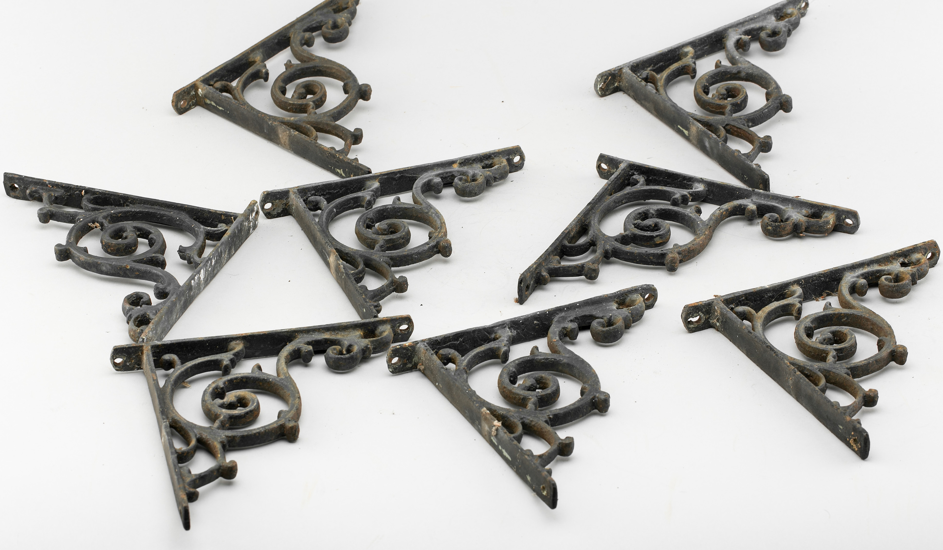 KONSOLER, gjutjärn, smide, 4 par, (8 delar), 1900-tal. - Bukowskis