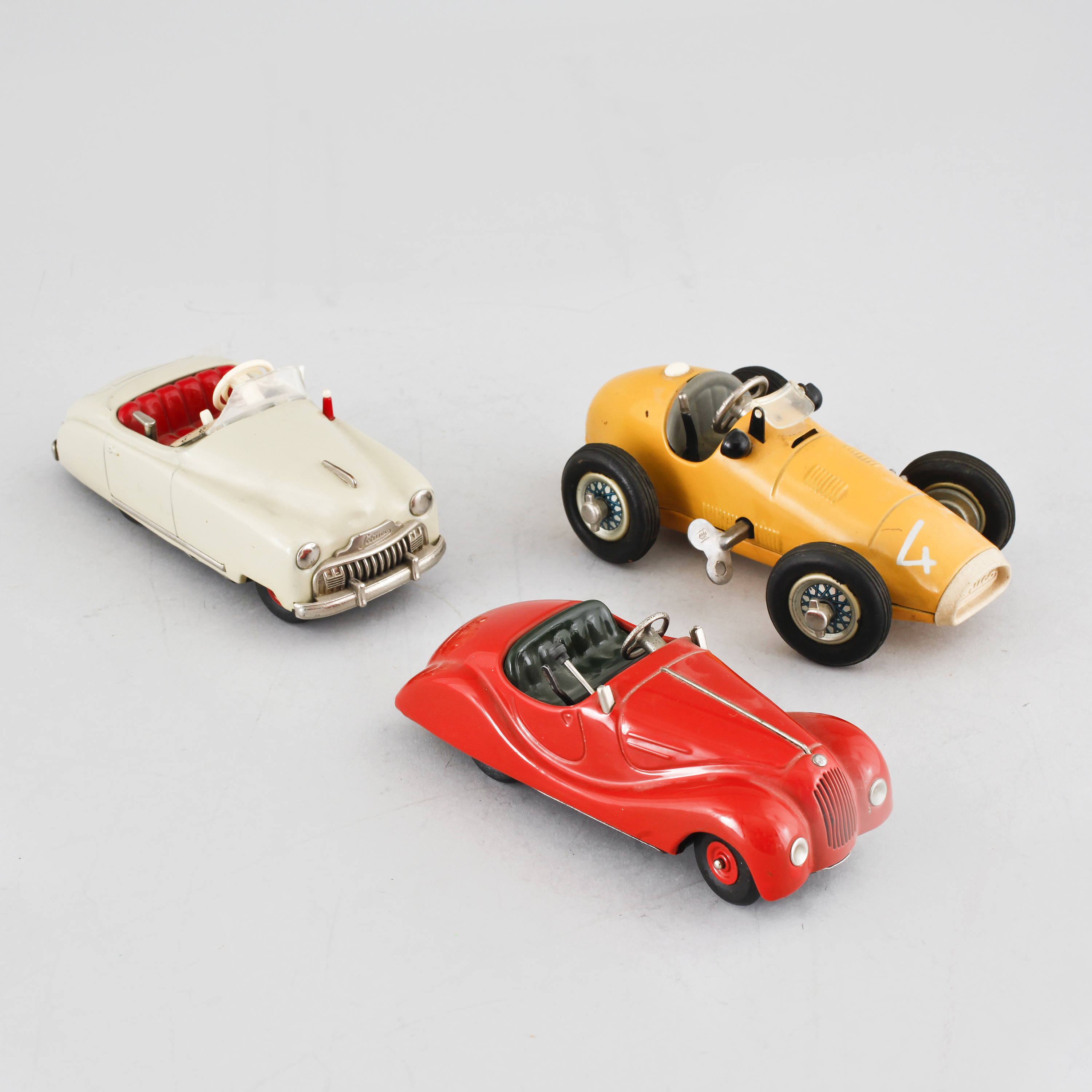 Tre toy cars from Schuco from the mid 20th century. - Bukowskis