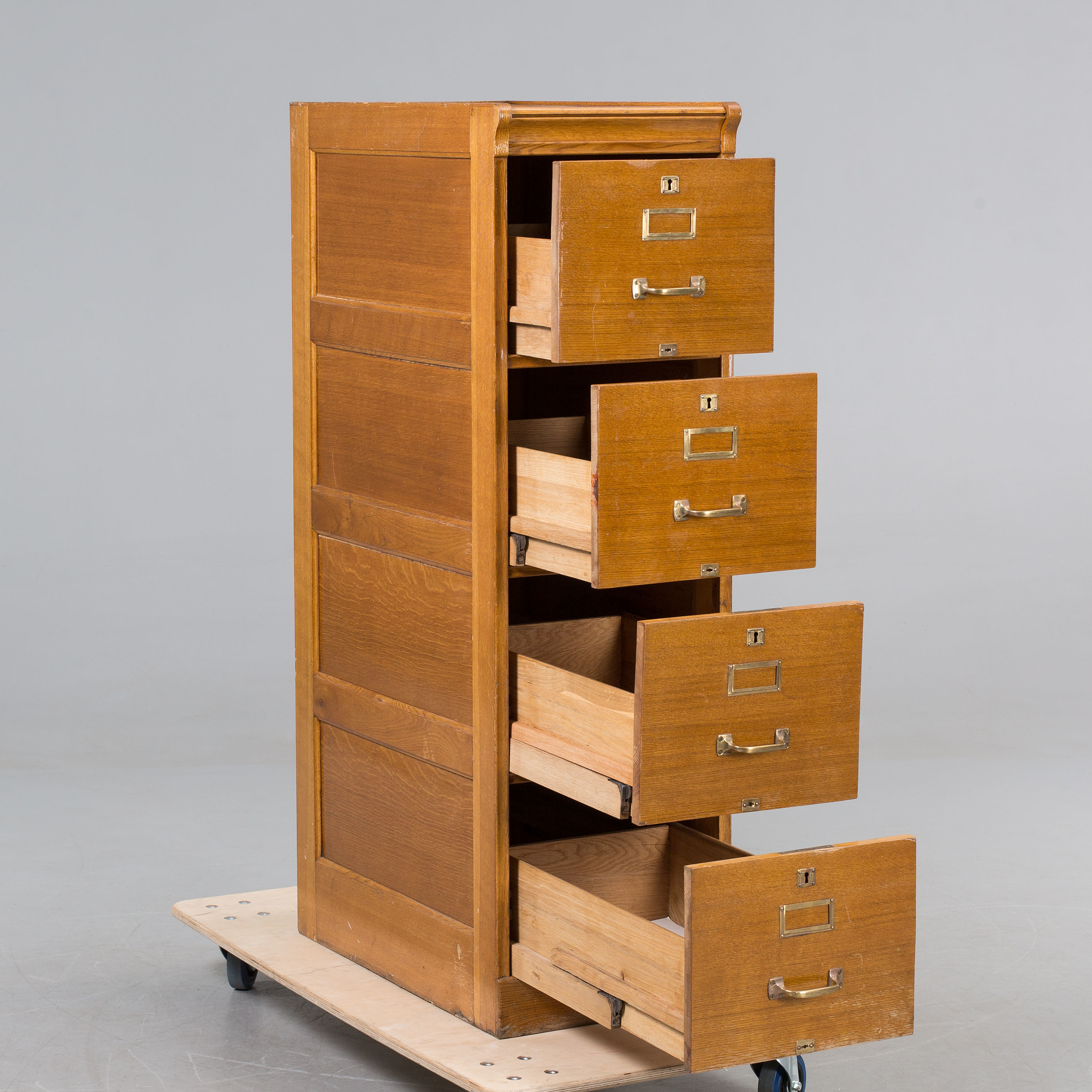 ARKIVSKÅP, 1900-talets första hälft. - Bukowskis