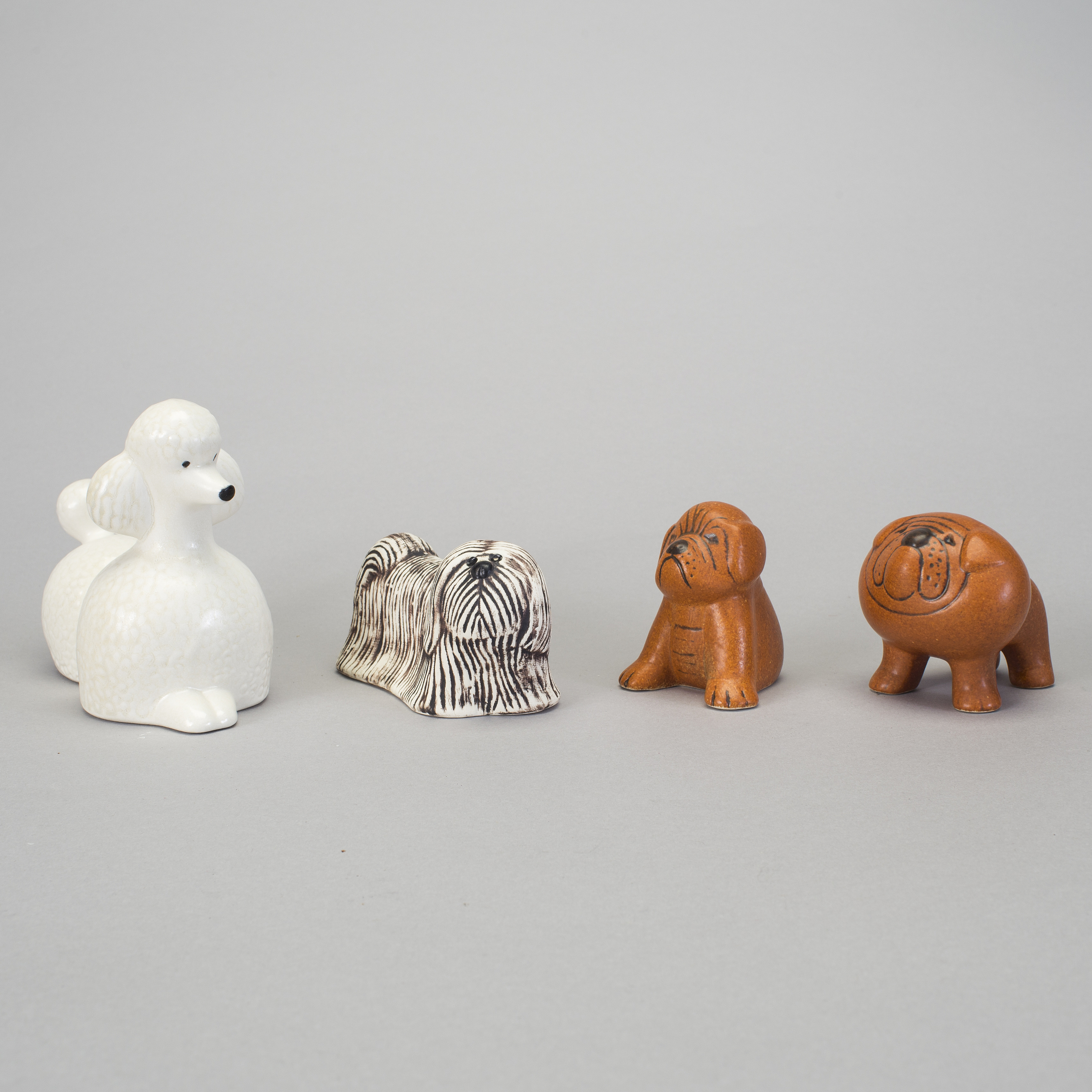 LISA LARSON, figuriner, 4 st, stengods, K-studion Gustavsberg, signerade. - Bukowskis