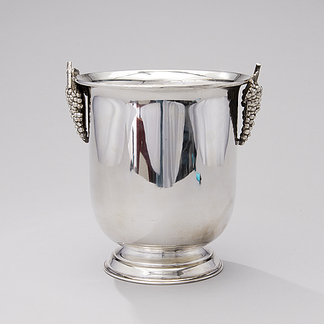 A CHAMPAGNE COOLER, Lambidis original silverware, metal. - Bukowskis
