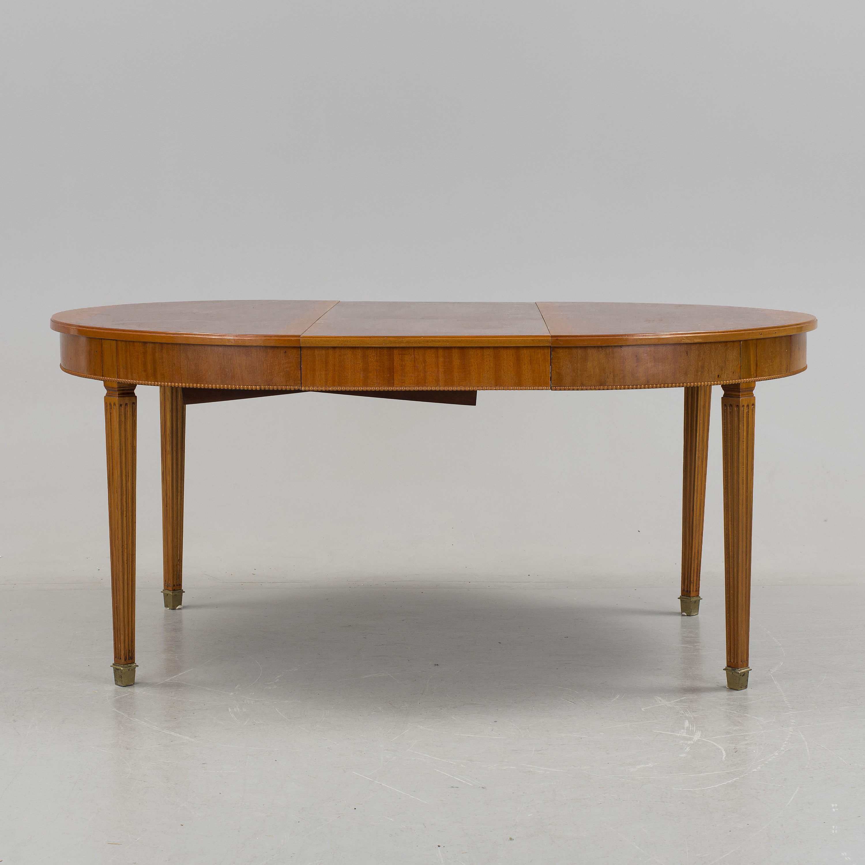 A mid 1900's dining table. - Bukowskis