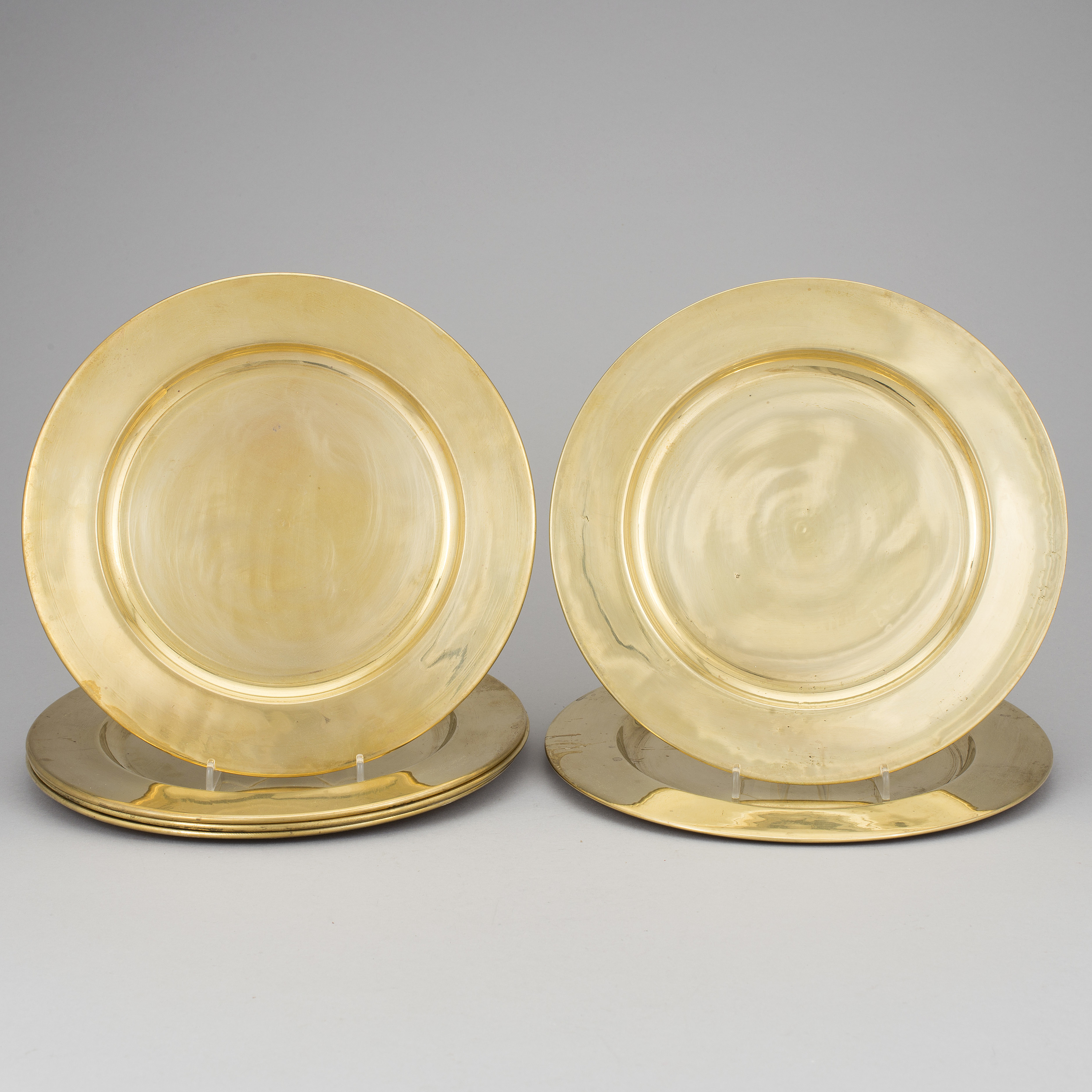 Six brass dishes mid 20th century. - Bukowskis