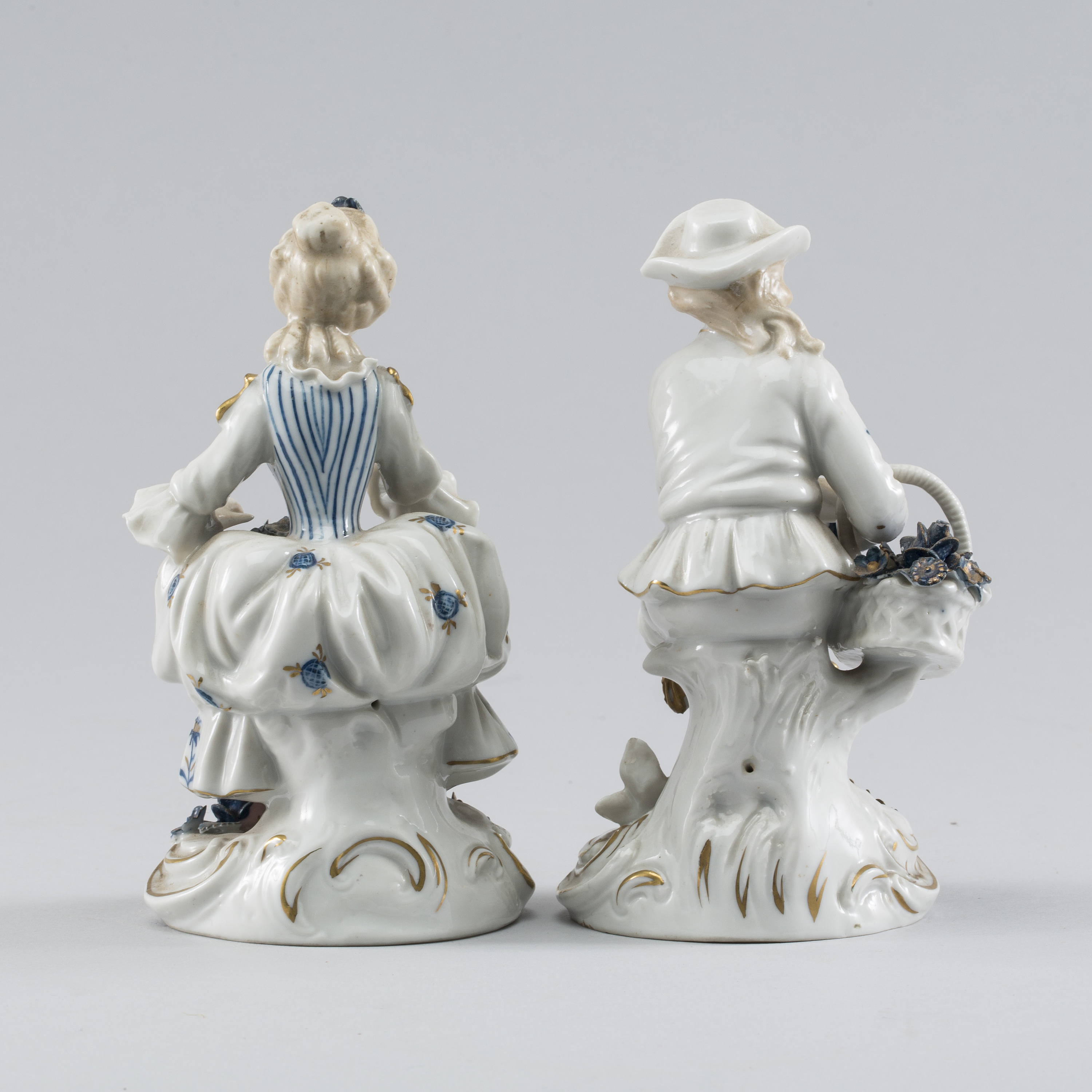 Two 20th century german Sitzendorf porcelain figurines. - Bukowskis
