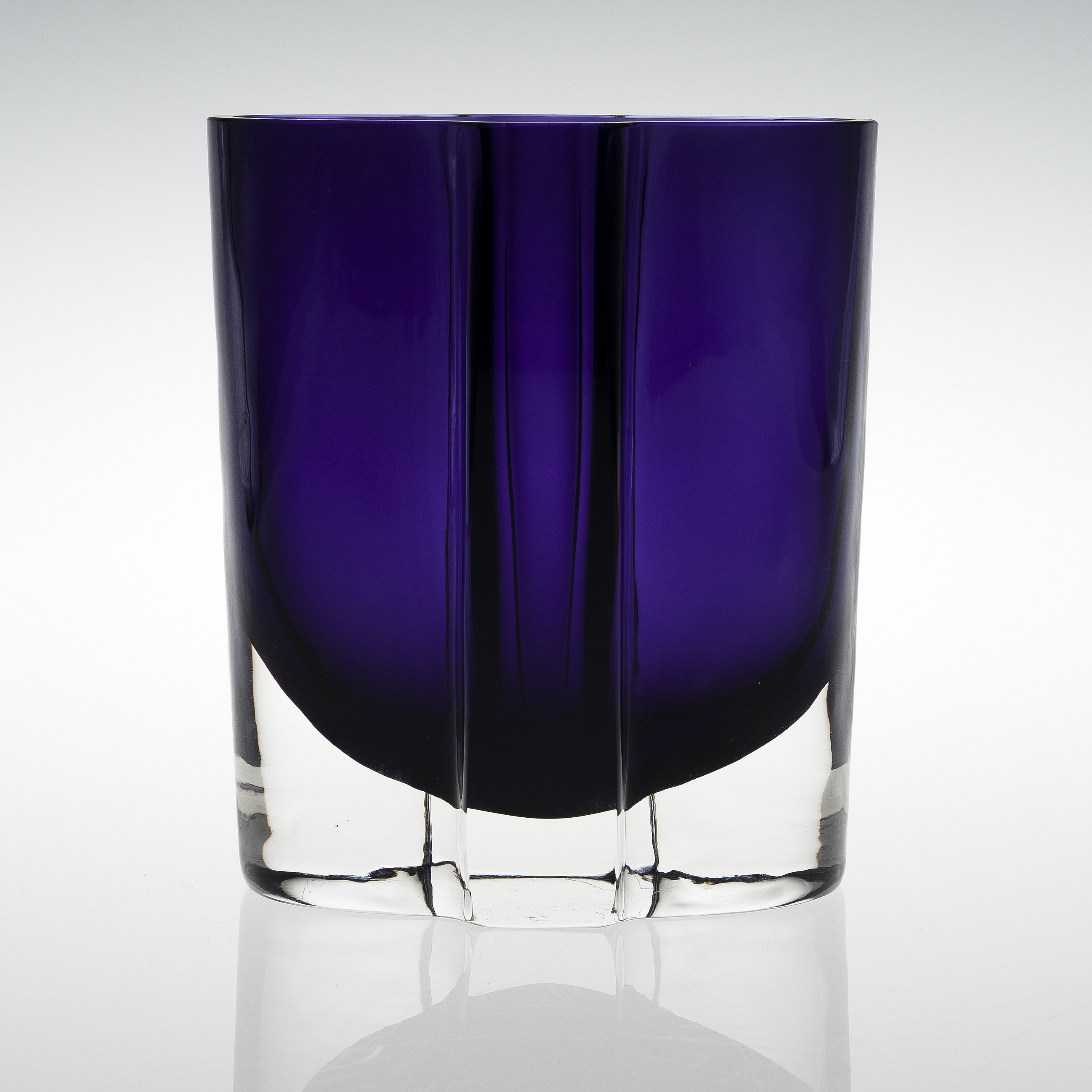 KAJ FRANCK, GLASS VASE MODEL N463, signed Nuutajärvi Notsjö. Designed ...